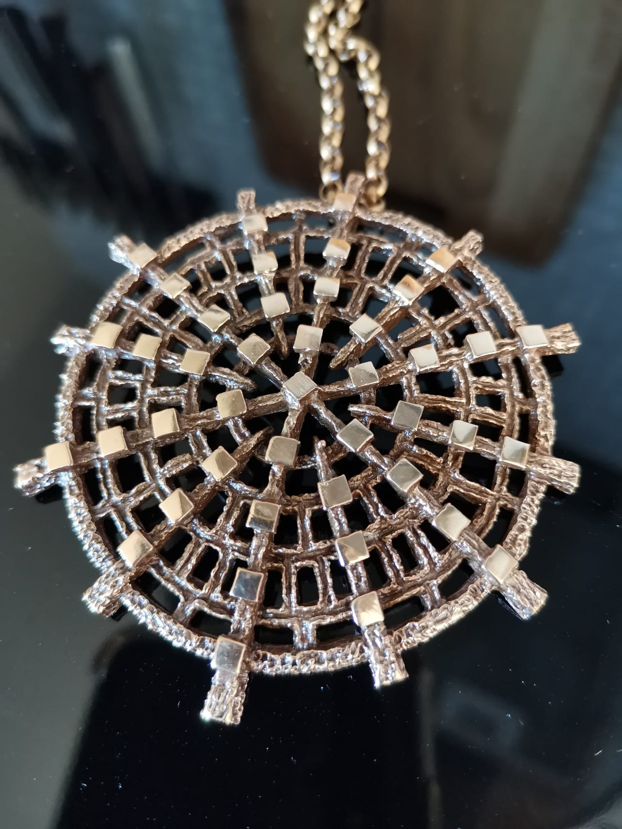 VINTAGE BRONSEANHENG med kjede, Knut Paulsen | FINN-torget