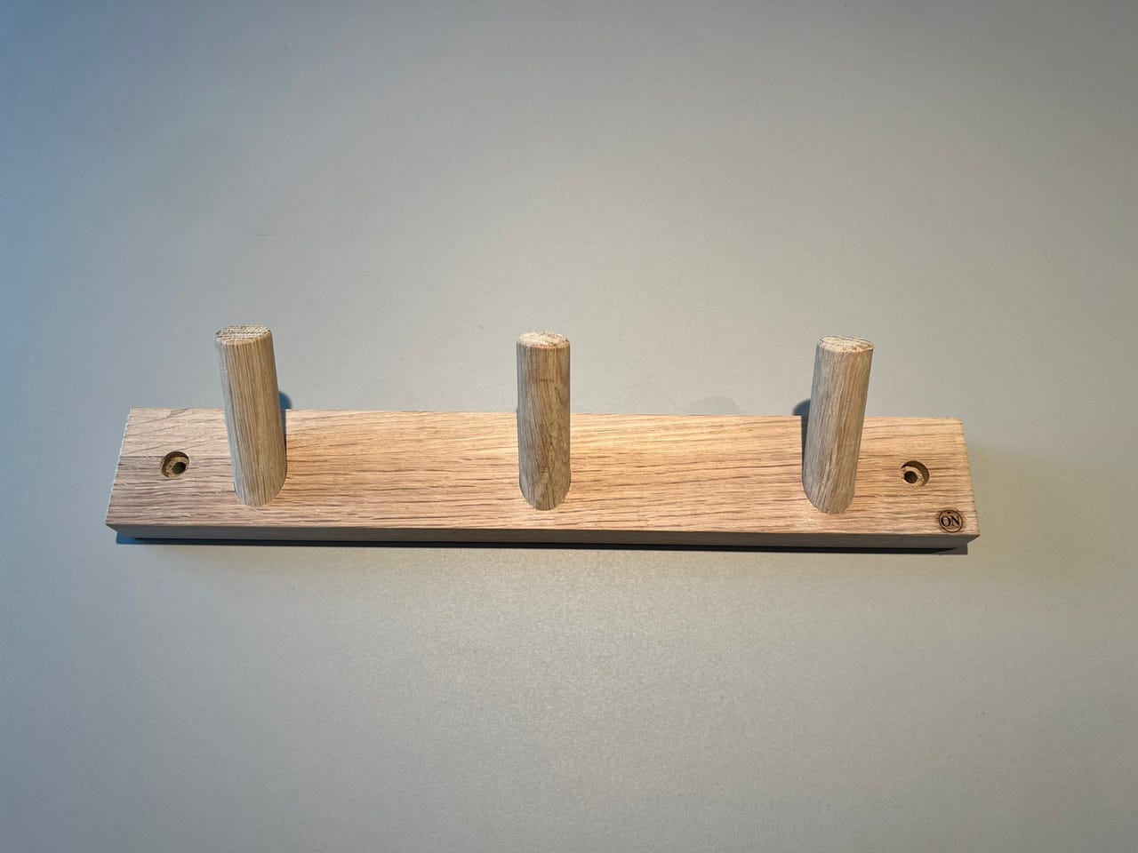 knaggrekke i eik m/ 3 knagger | FINN-torget