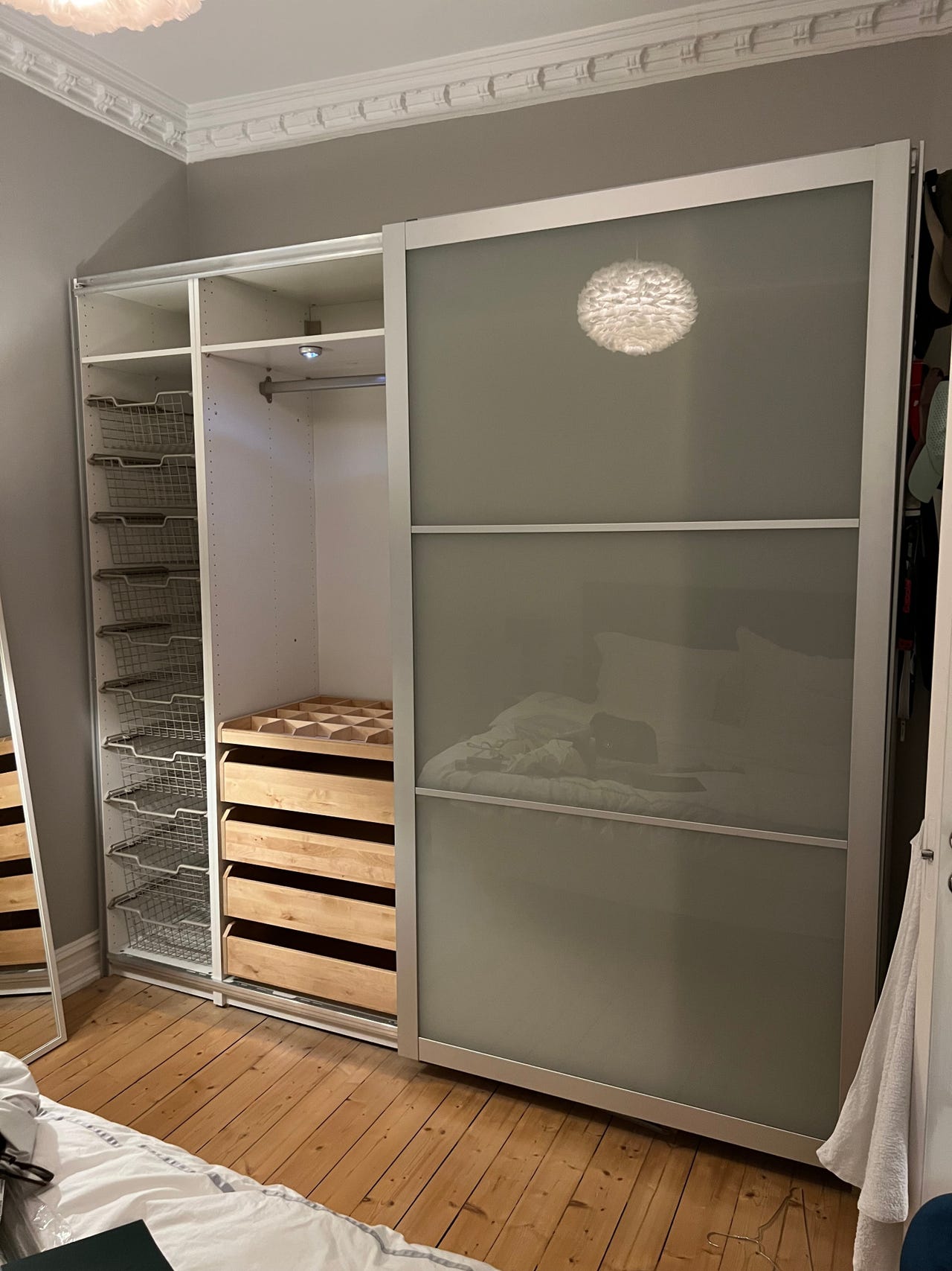 Ikea PAX garderobeskap med skyvedør | FINN torget