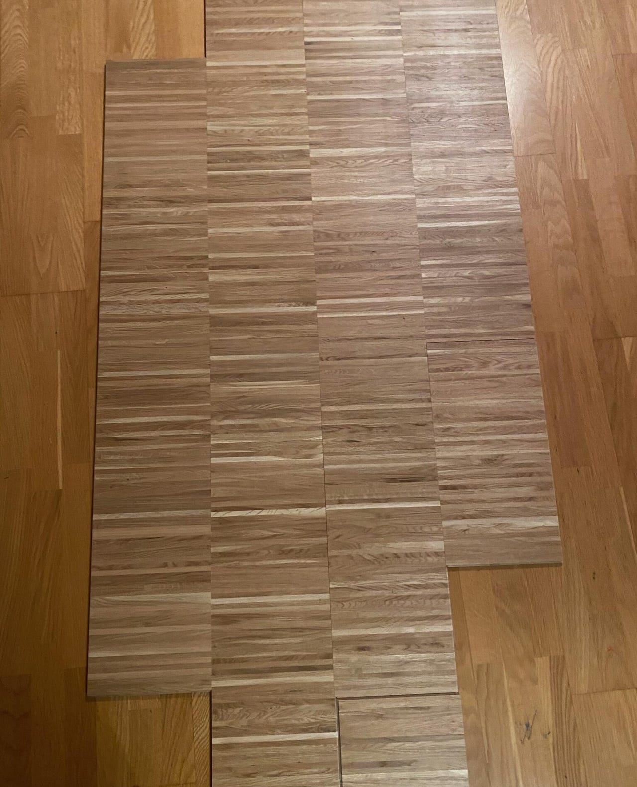 35 kvm. parkett med resirkulert treverk gis bort | FINN-torget