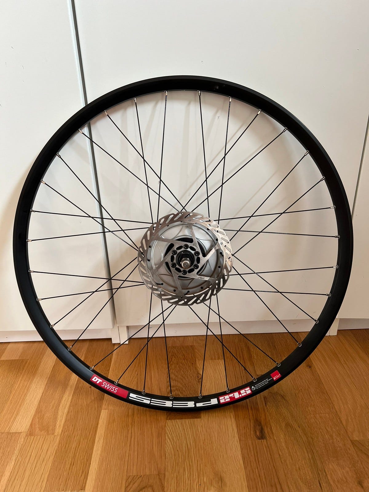 Nybygd DT Swiss 533d bakhjul med Nuvinchi 360 nav | FINN torget