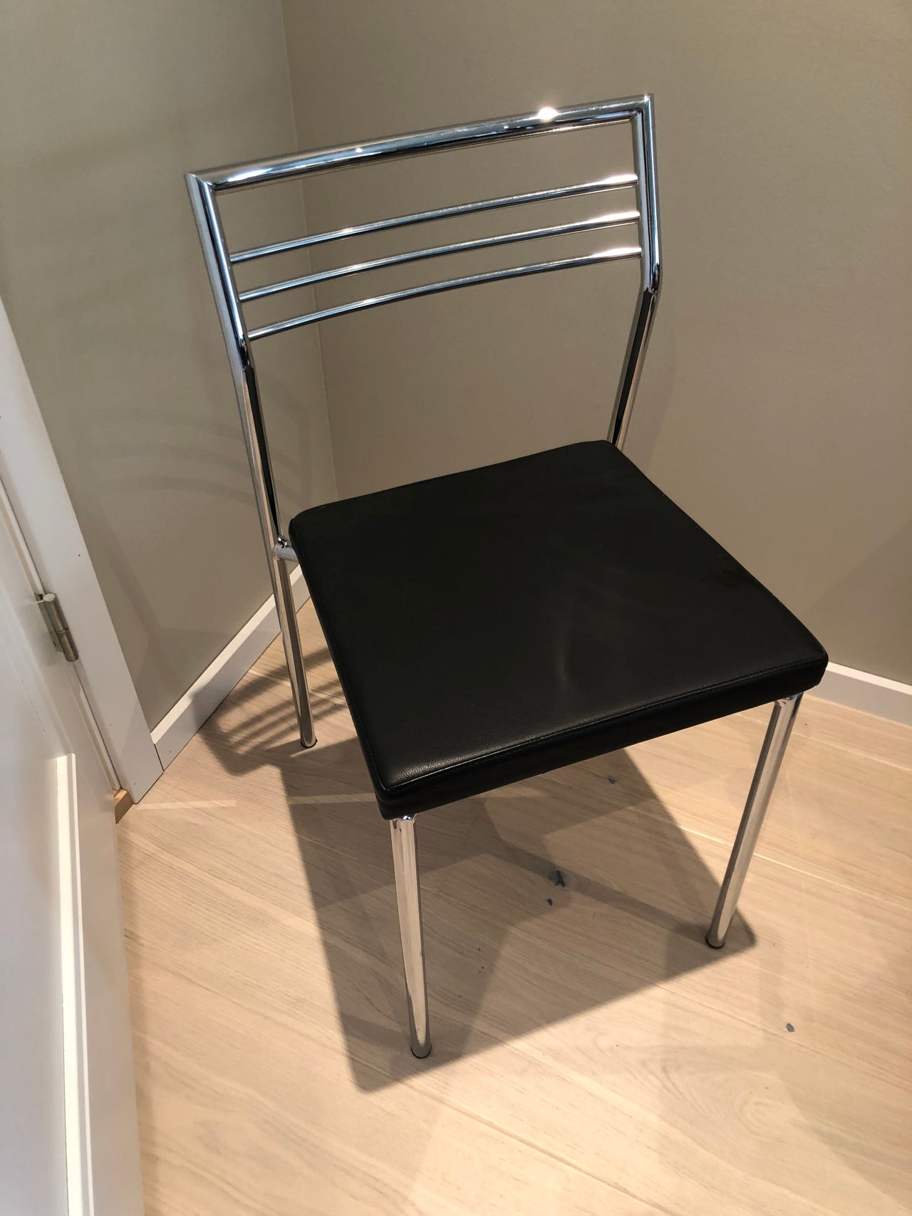 Stilig stol- design stol? - NY PRIS | FINN torget