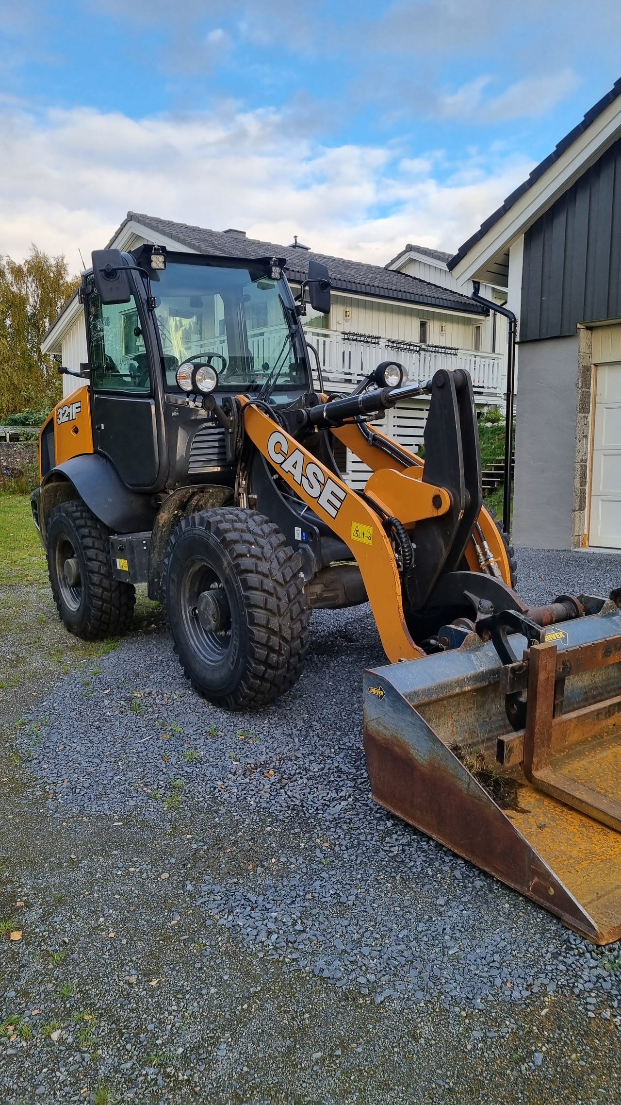 Til salgs: Case 321F Brøyteklar med V Plog - 2020 - Hjullaster | FINN.no