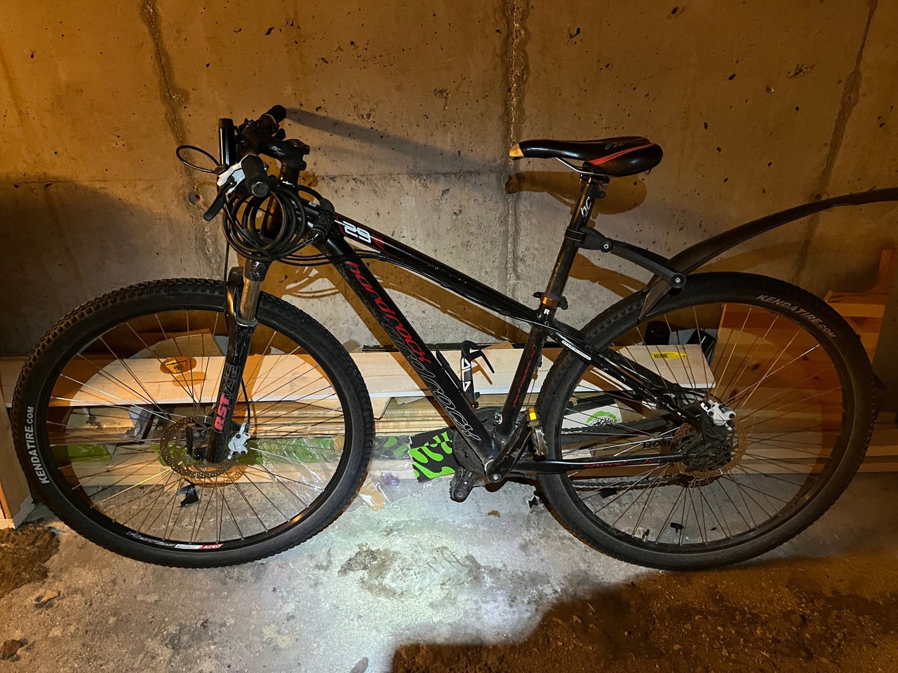 Sykkel hardrocx shockmachine r29 r1 sort brukt | FINN-torget