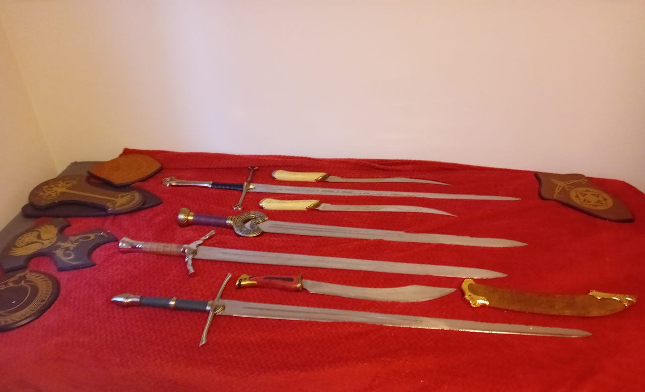 Et sett med ikoniske Ringenes herre-sverd | FINN torget