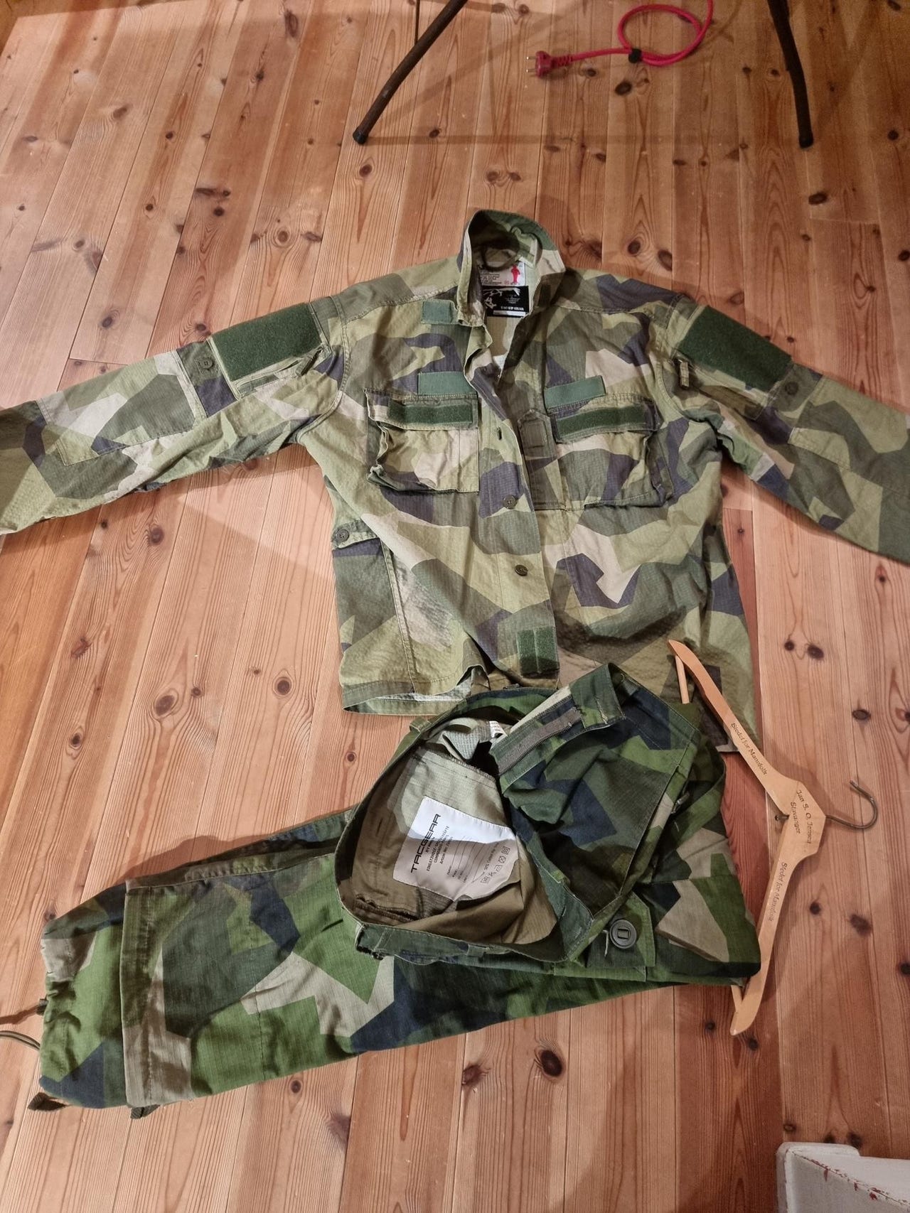 Diverse uniformer | FINN torget