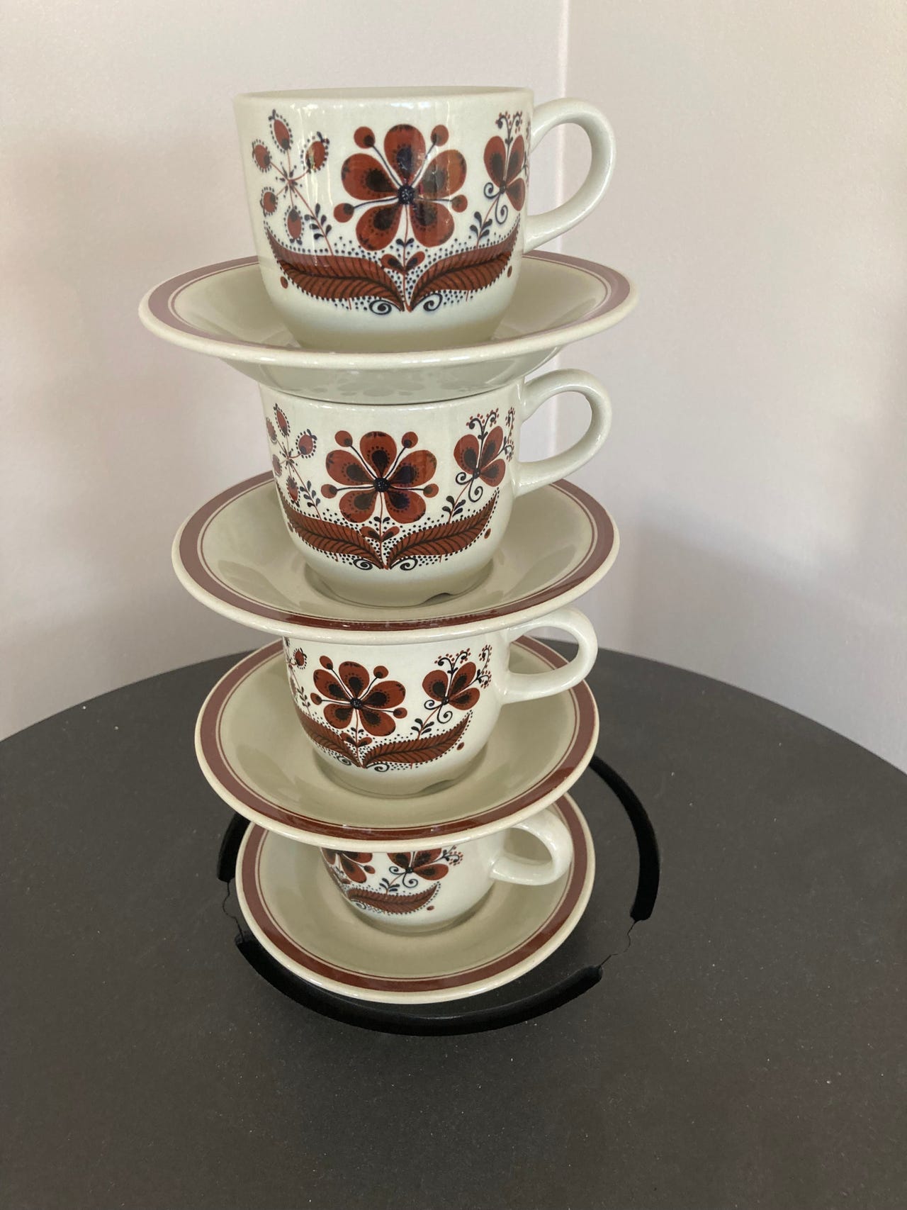 Figgjo Hedda kaffekopper med underskål selges | FINN torget