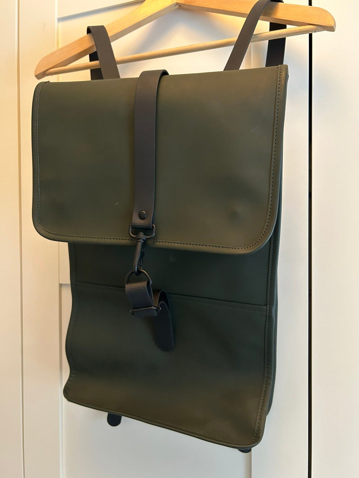 Rains Backpack W3 - Green | FINN-torget