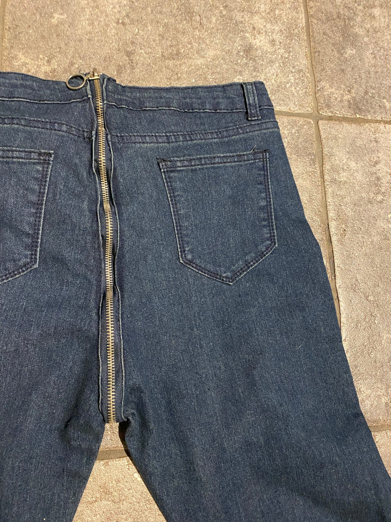 Ny billig, Kul jeans med glidelås bak | FINN-torget