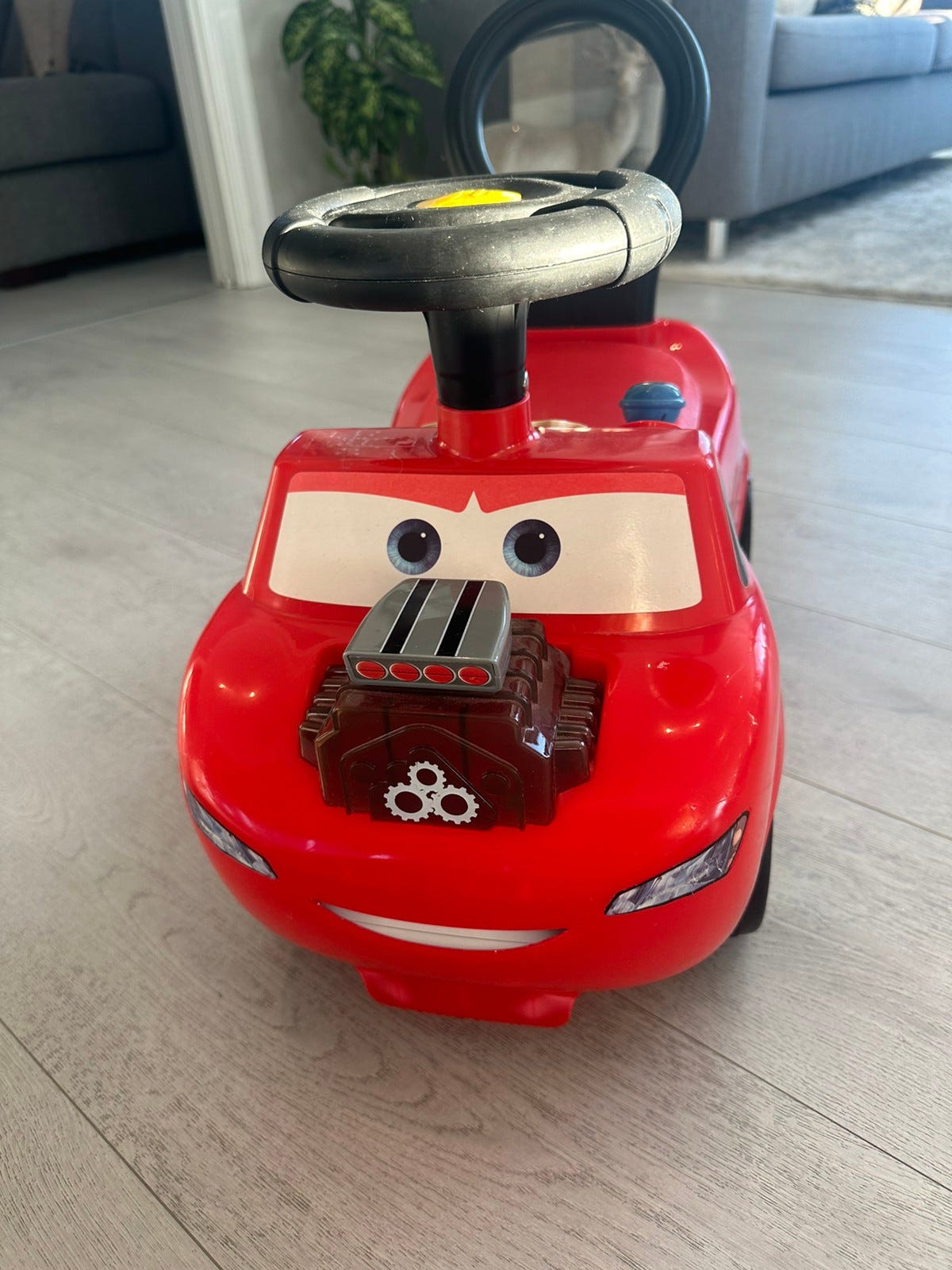 Disney Cars Lynet McQueen Gåbil med motor | FINN torget
