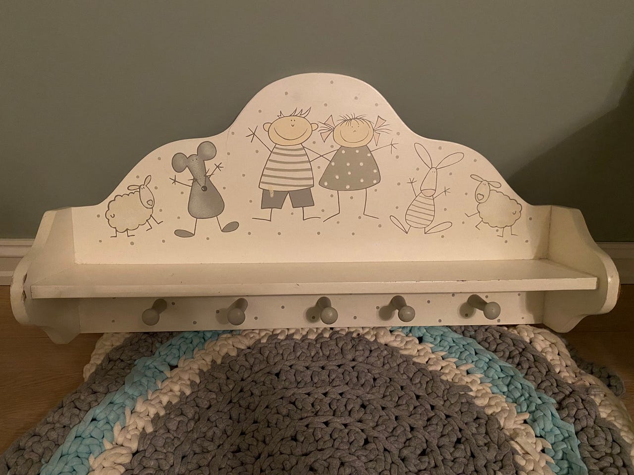 Nydelig hylle til barnerom fra Sia | FINN torget