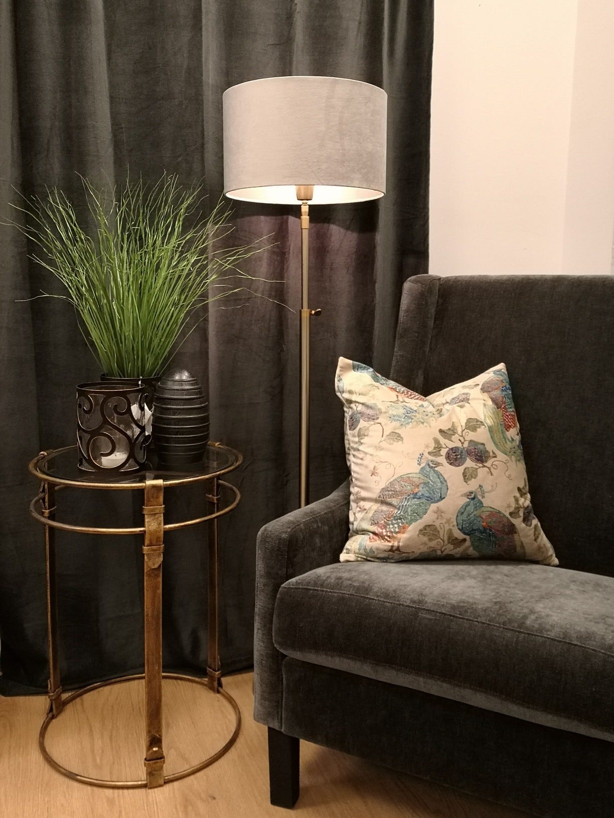 Rundt lite bord antik messing farge mer enn 70% nedsatt pris | FINN torget