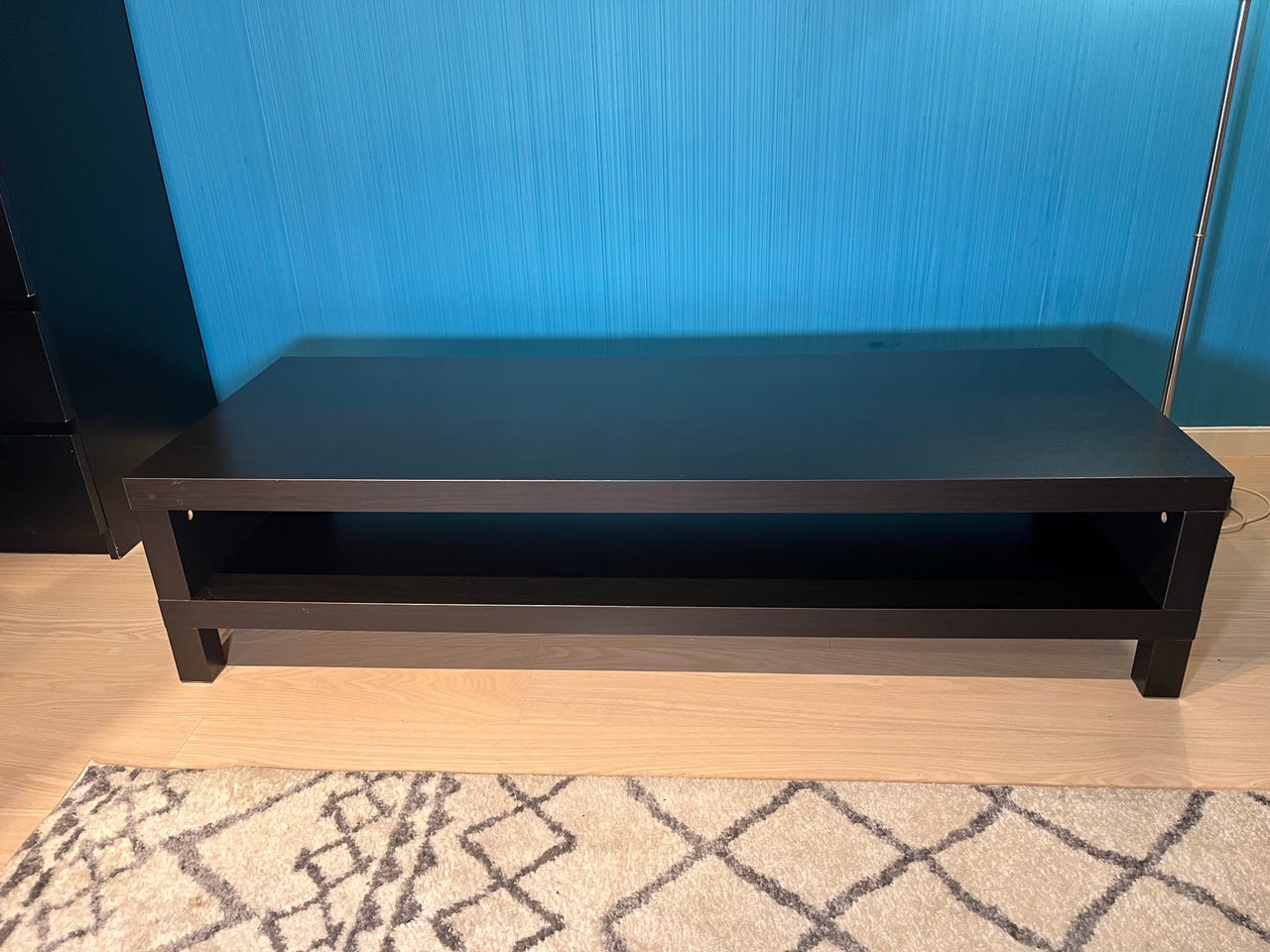 Lack tv benk sortbeiset | FINN-torget