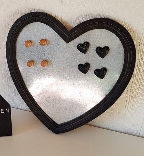 Stilig hjerteformet magnetplate selges. Aldri brukt | FINN-torget