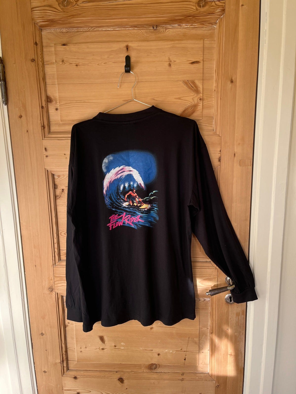Svart longsleeve merch | FINN-torget