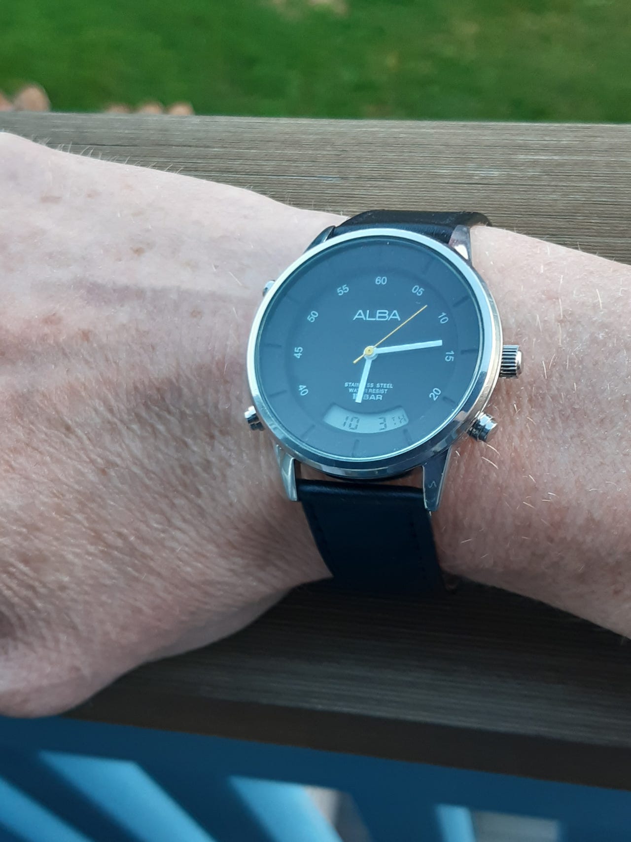 Alba (Seiko) V071-X024 fra 2021. Seiko caliber V071A. Ø=40mm. L=22cm ...