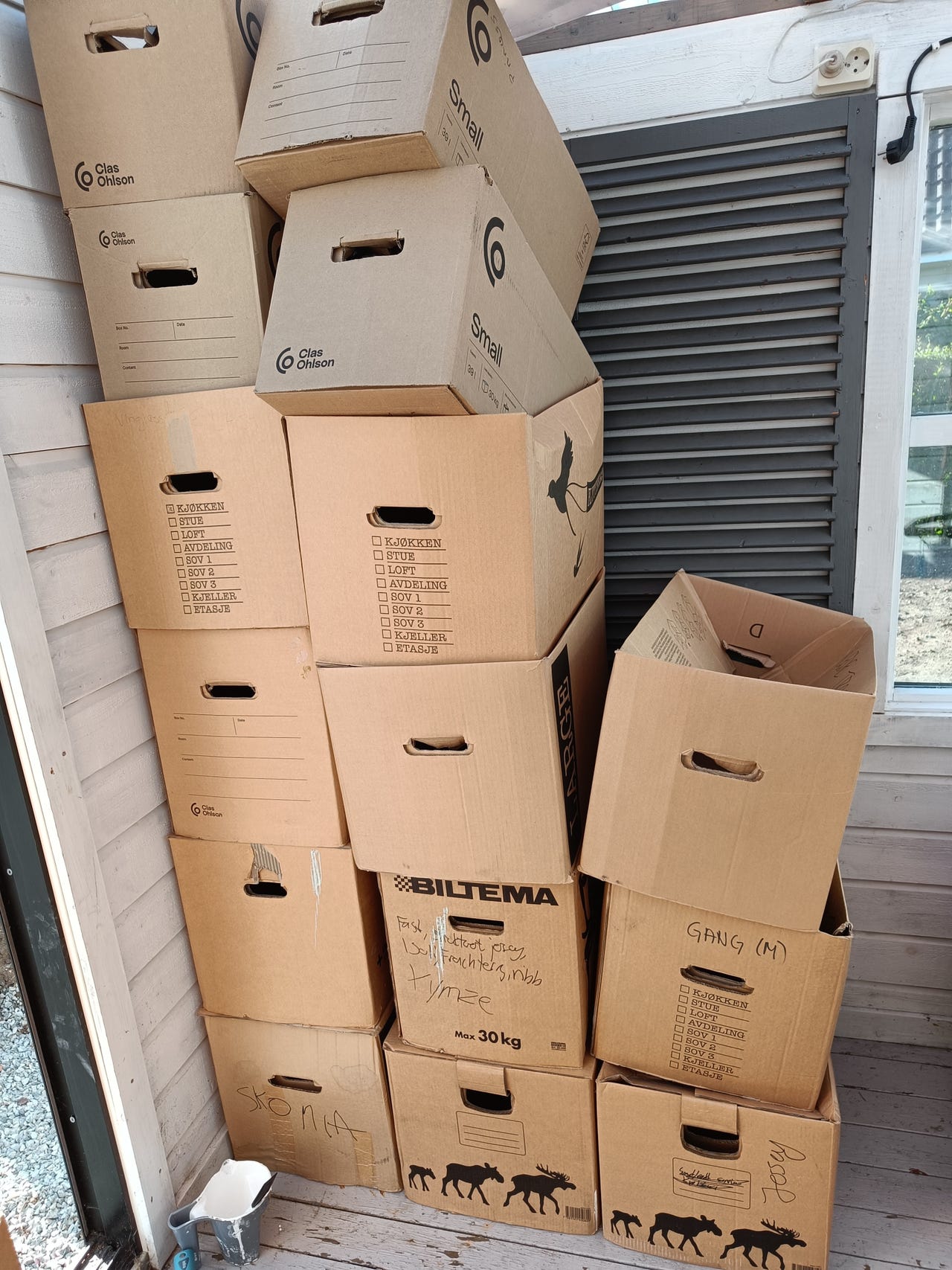 Flytteesker gis bort mot henting | FINN-torget