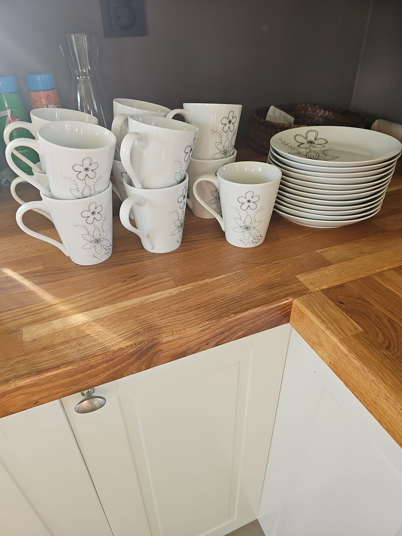 Kopper og fat selges | FINN-torget