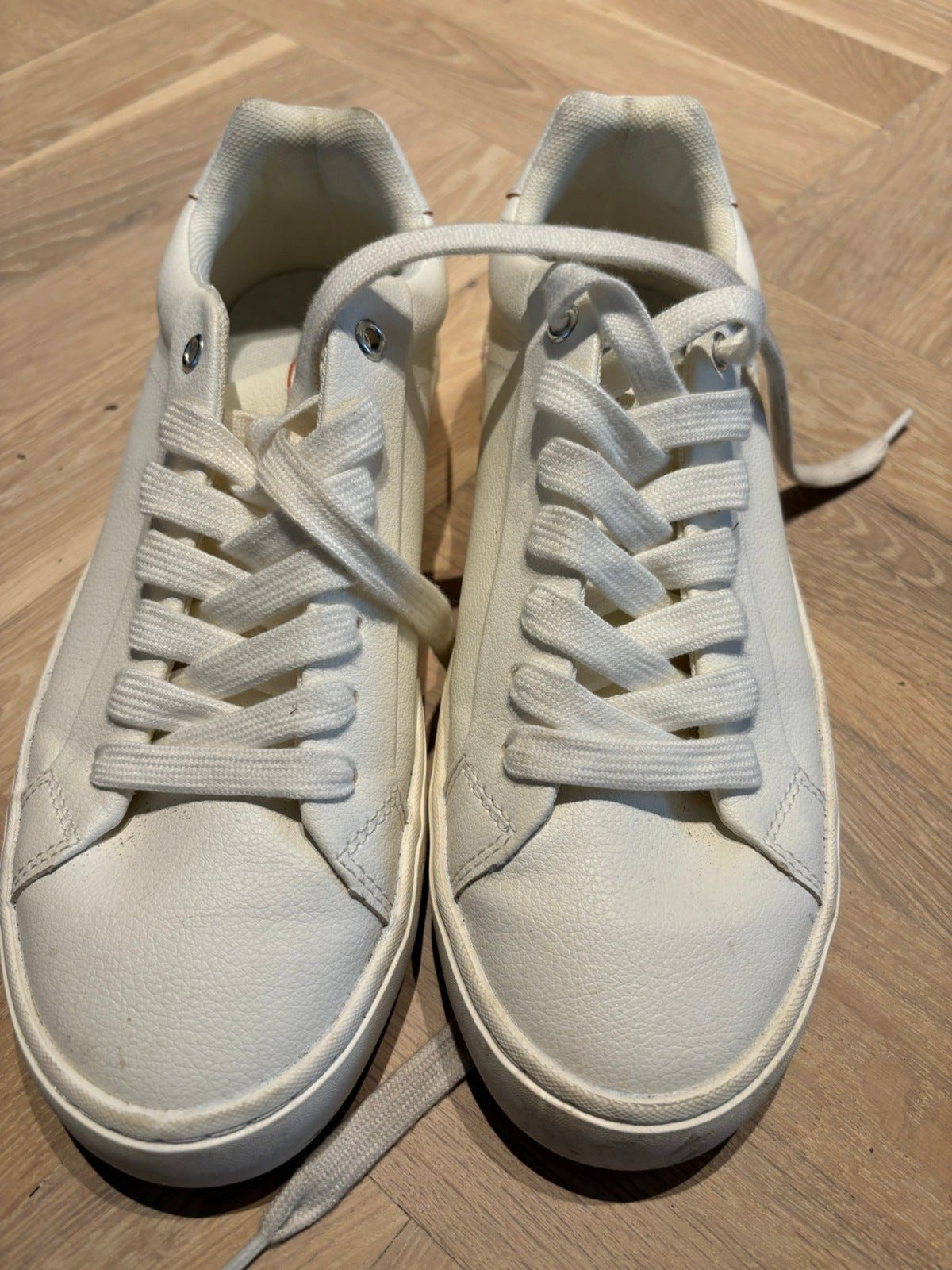 Hvite sko fra Zara str 38 (brukt 1 gang) | FINN torget