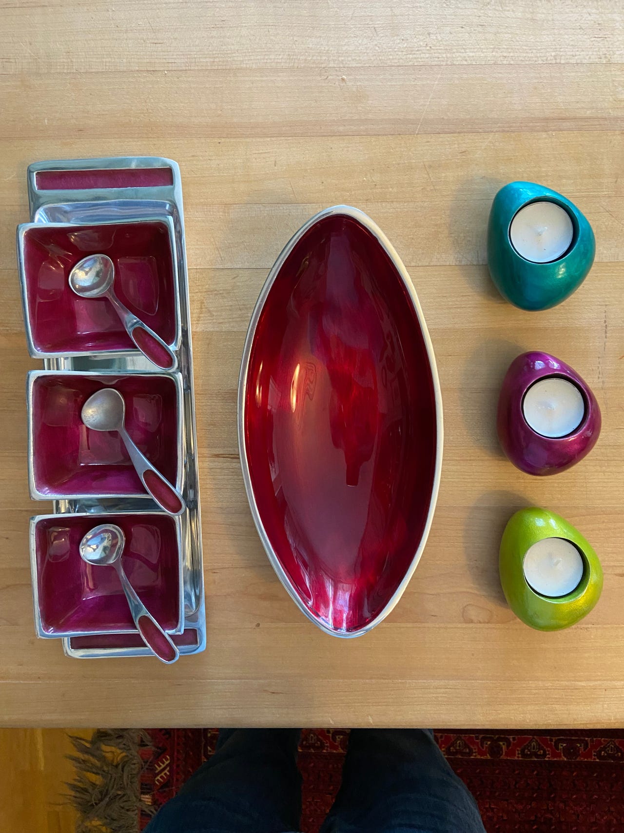 Emaljert serveringsskåler, fat og telys holdere | FINN-torget