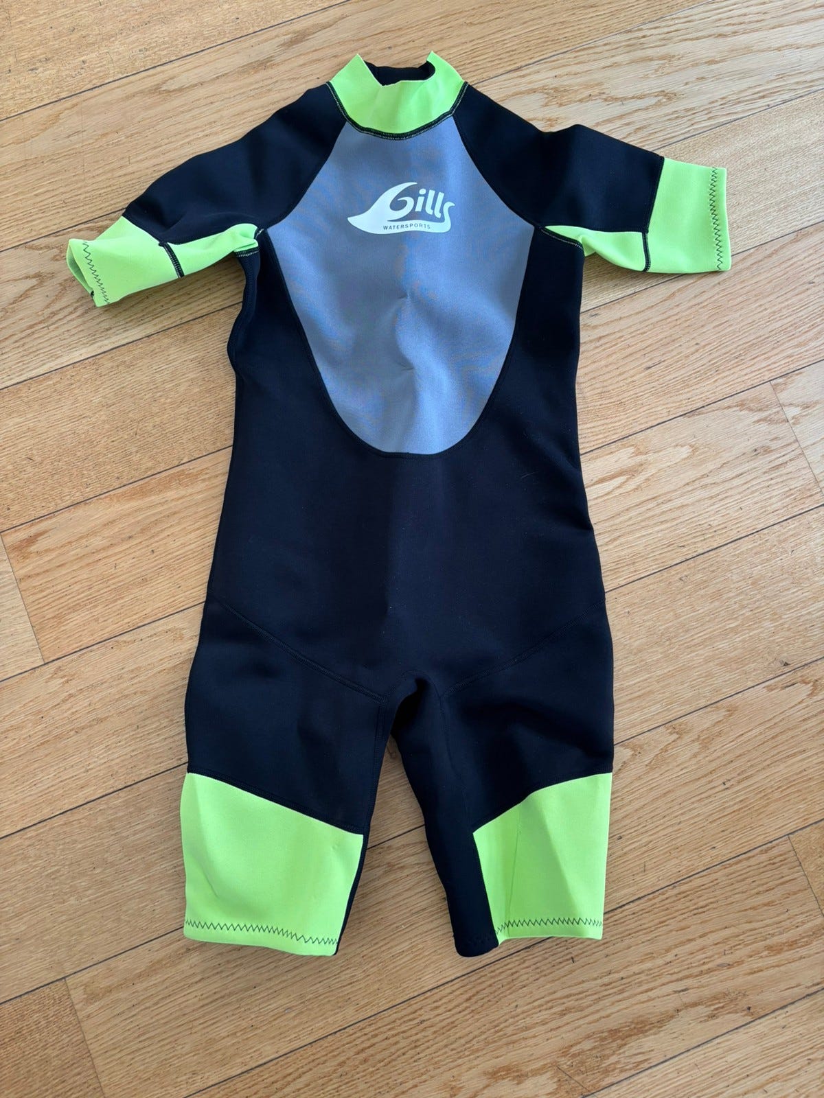 3 stk våtdrakter (str 12 og 14 år), speedo badesko str 37 | FINN-torget