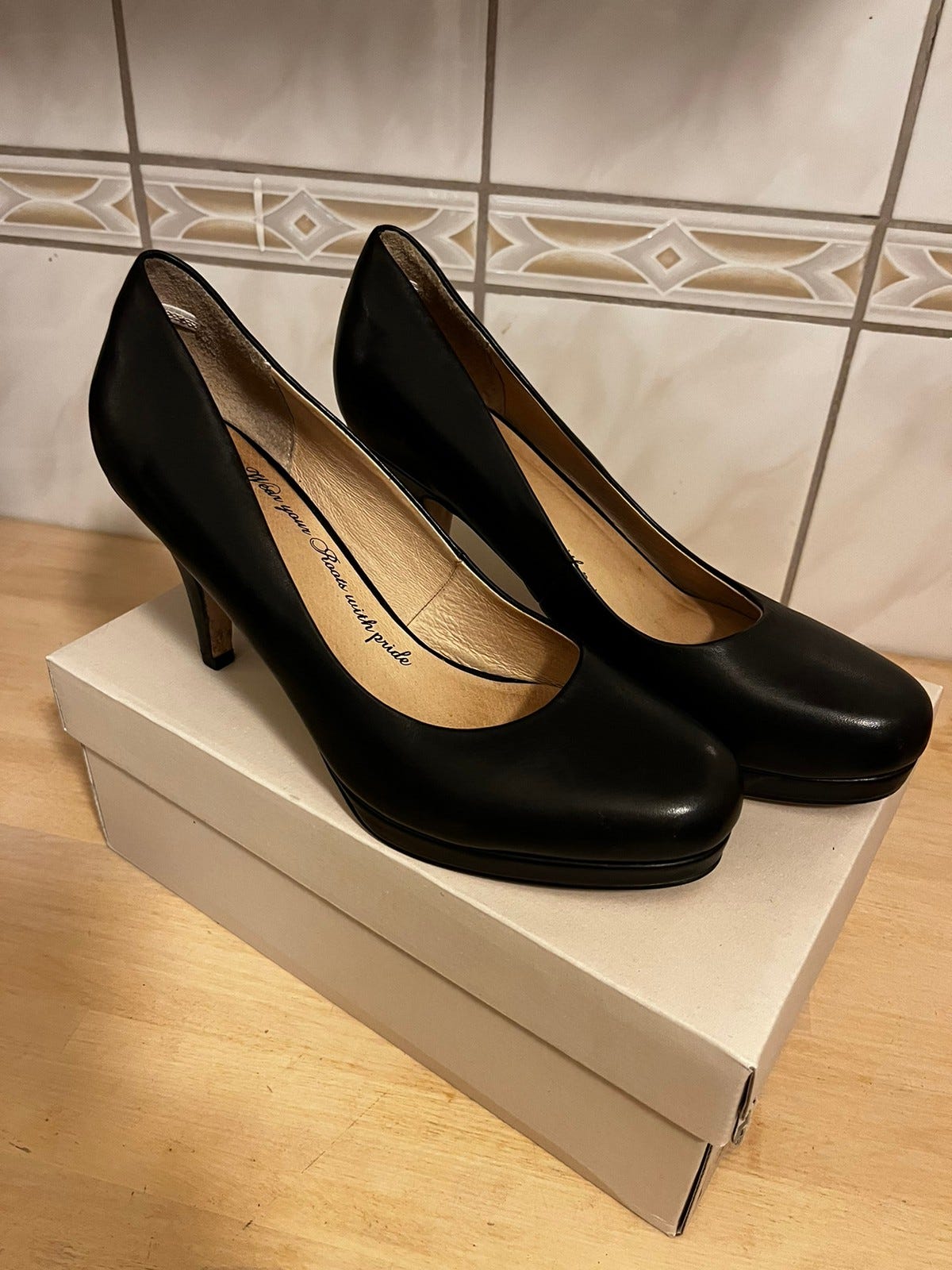 Sorte pumps Roots | FINN torget