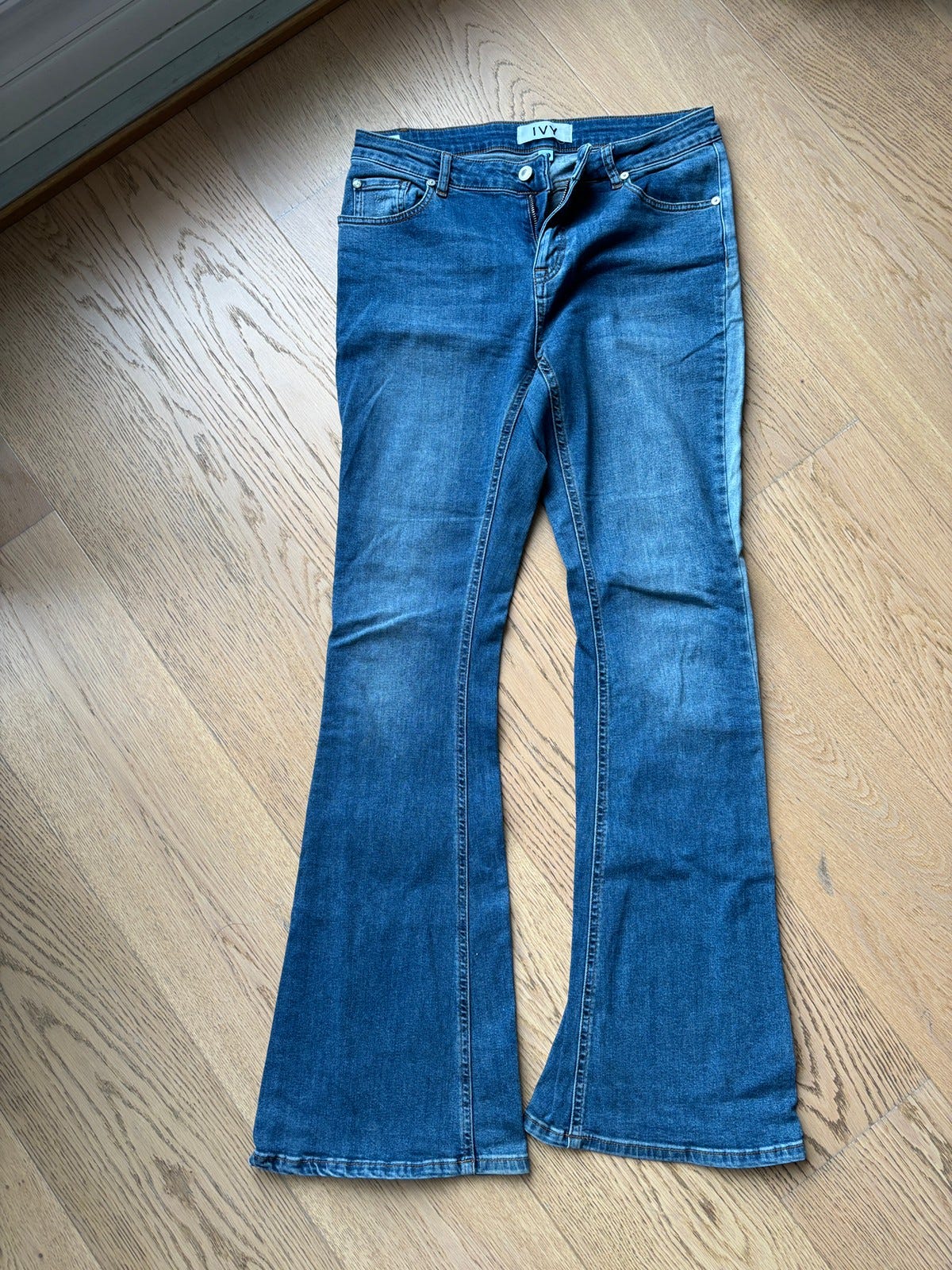 Ivy jeans med sleng | FINN-torget