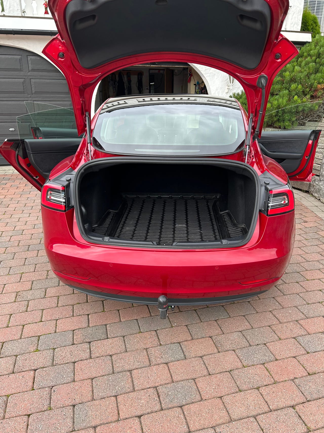 Bruktbil til salgs: Tesla Model 3 - 2020 - Rød - 440 Hk - Sedan | FINN.no