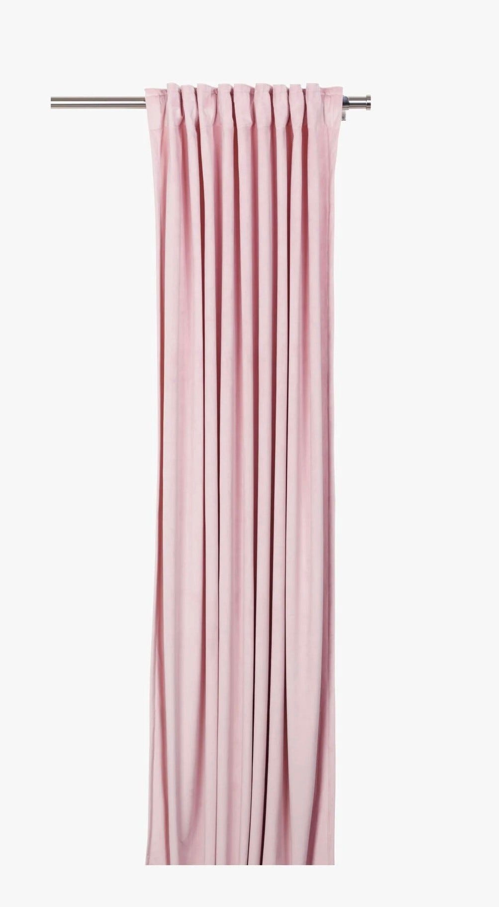2 stk lysdempende fløyelsgardin i rosa - Little Roomies | FINN torget