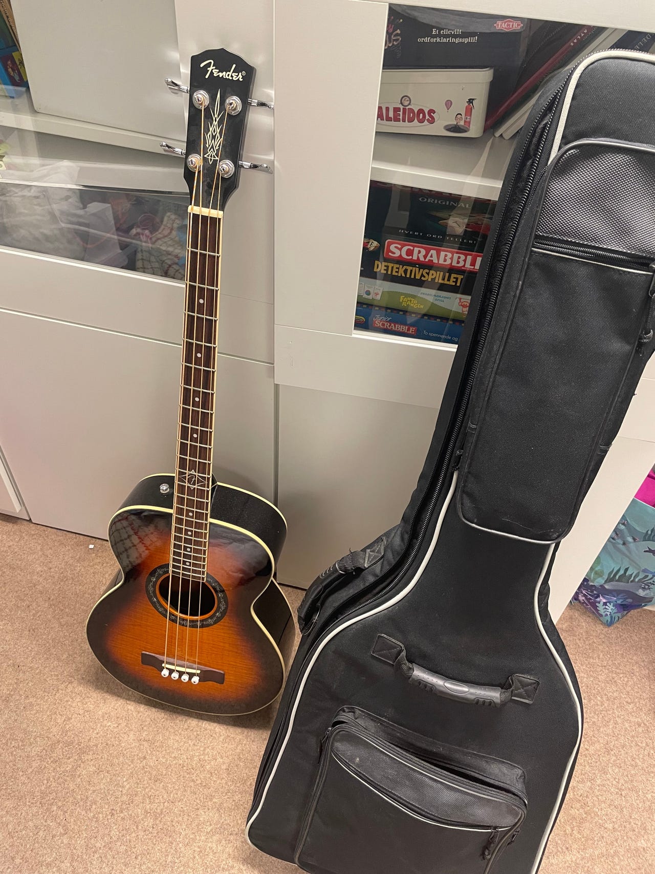 Fender akustisk bass m/mikrofon | FINN-torget