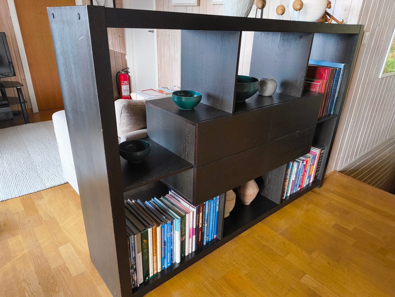 Fine hyller / romdelere med skuffer | FINN torget