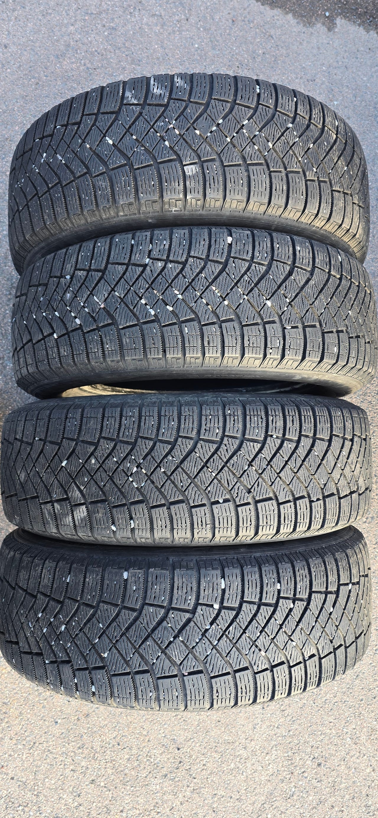 Pirelli IceZero Studless 215/65-17 Produsert 2418 | FINN torget