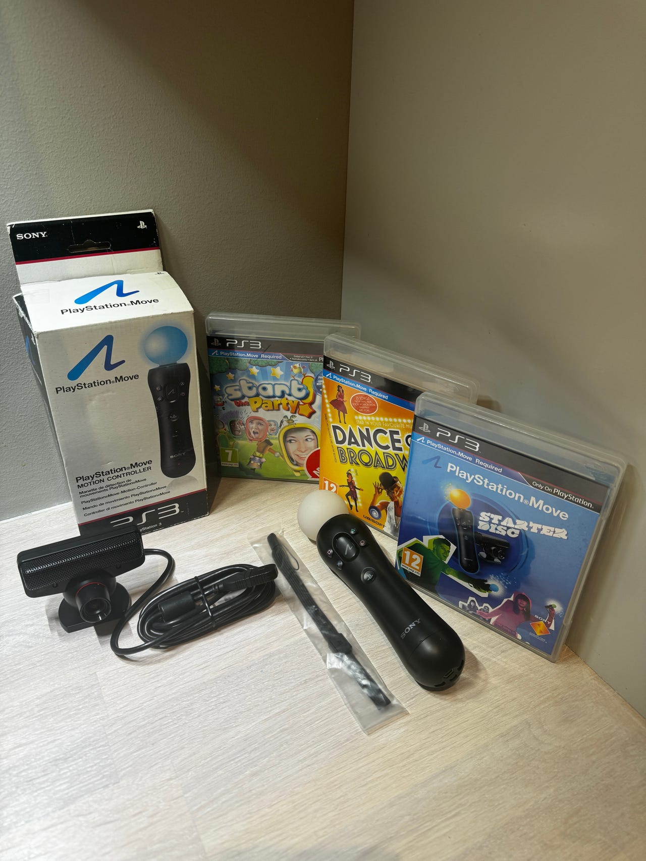 Ny Playstation Move med PS3 kamera og Move spill. | FINN torget