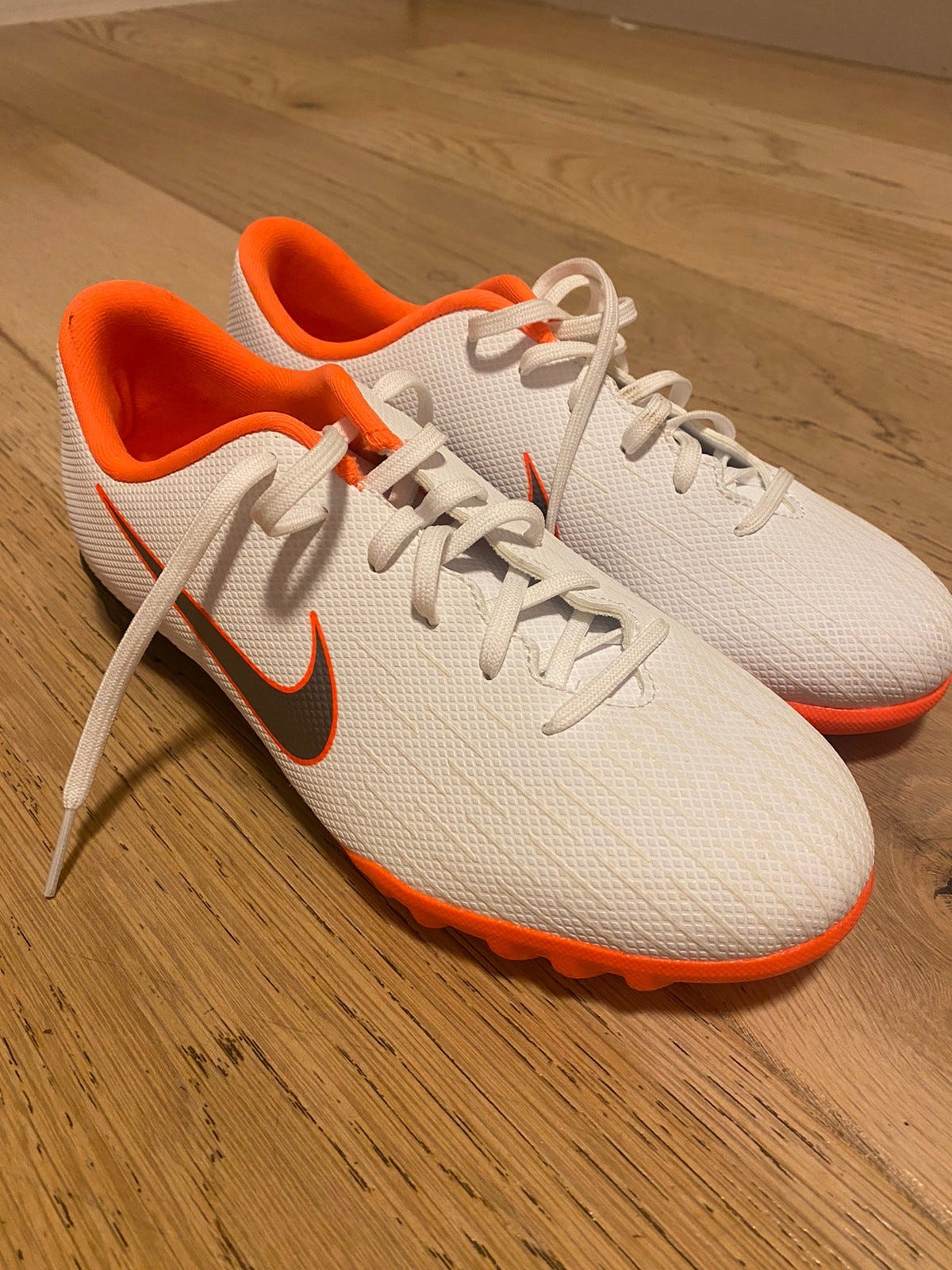 Nike fotballsko - ubrukte str 38 | FINN torget