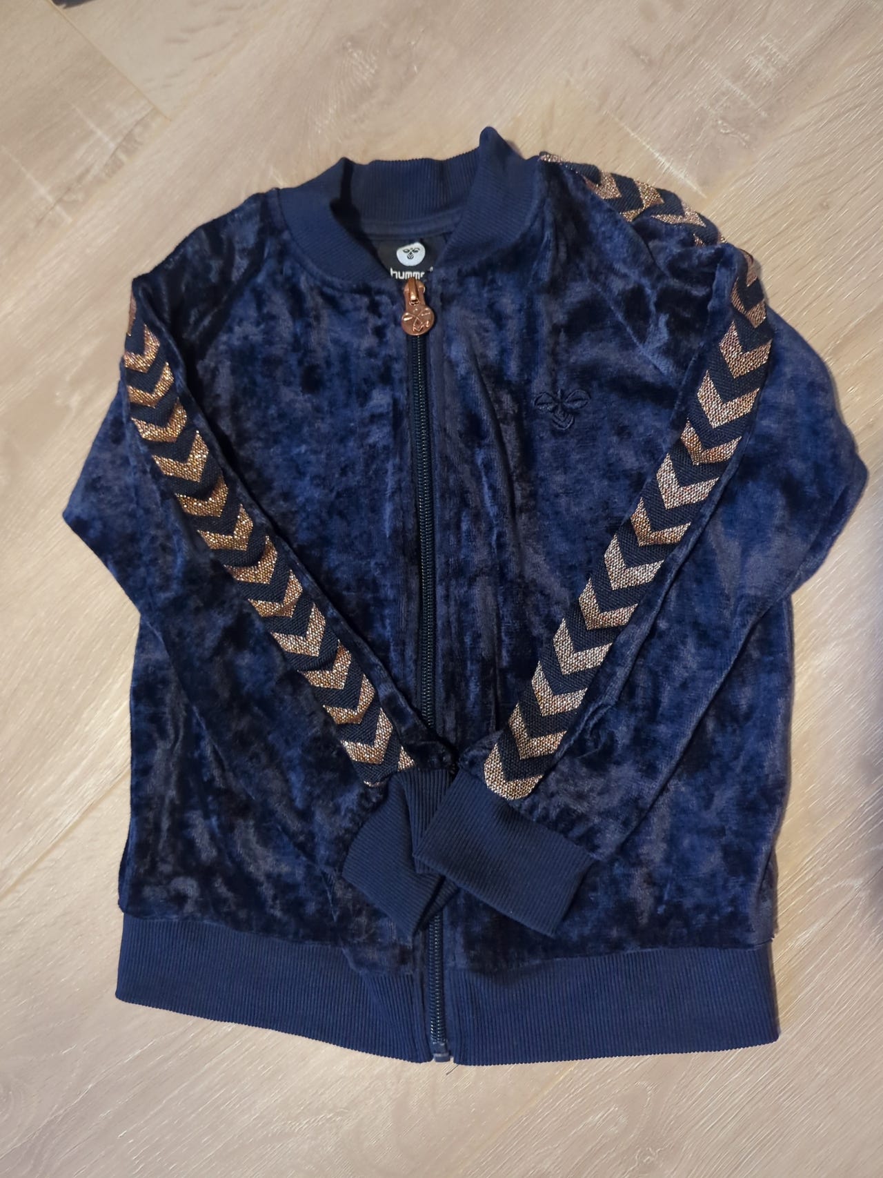 Jakke fra Hummel str 110 🌸 | FINN torget