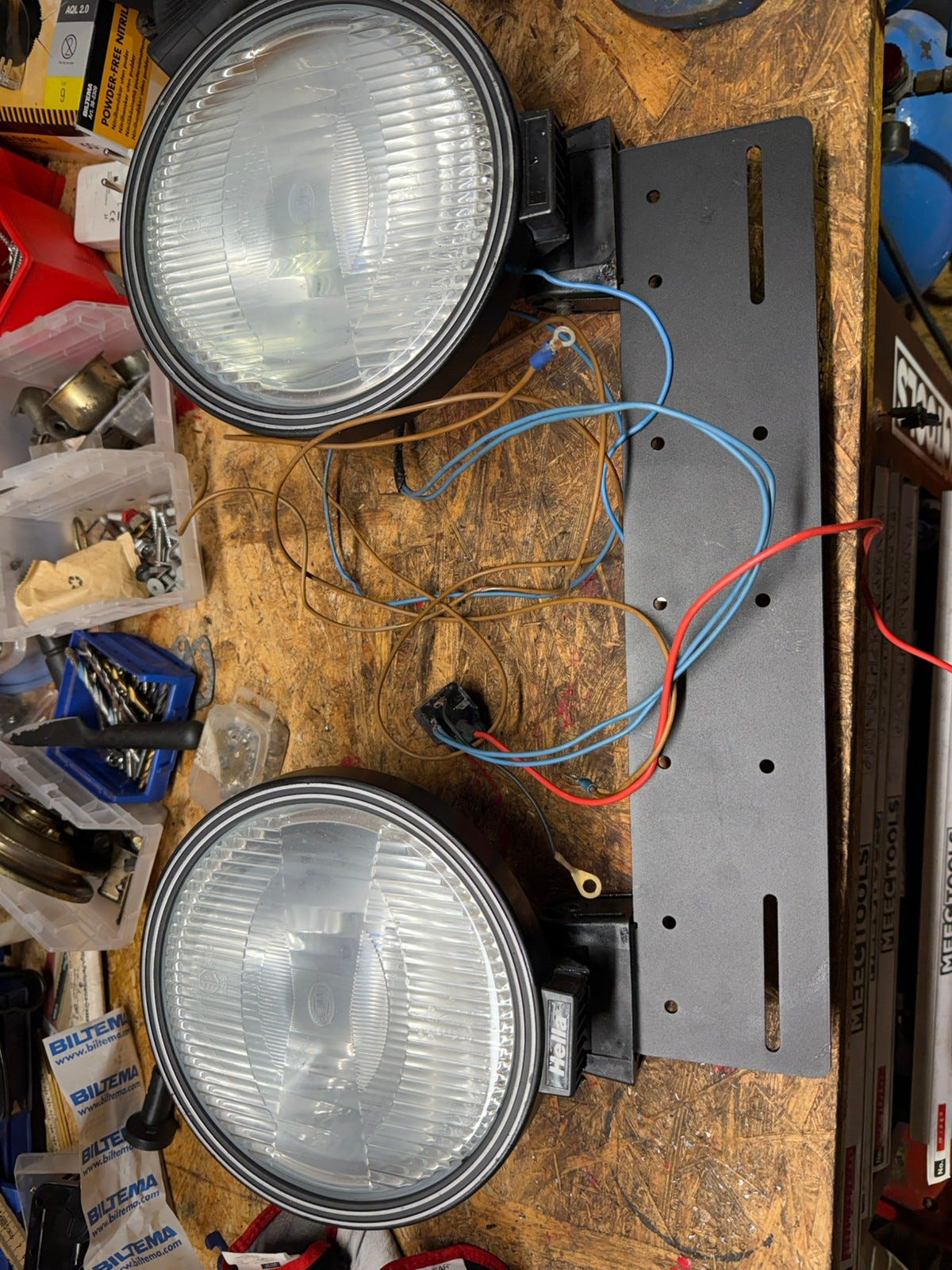 Hella Rallye 3000 tusenmetere med skiltbrakett og rele/ledningsnett | FINN torget