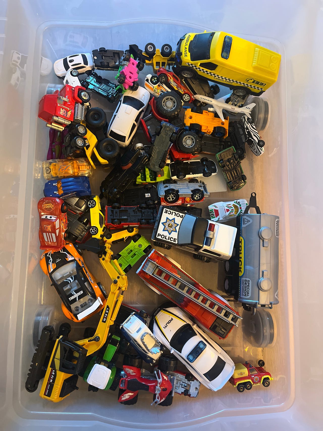 Masse biler, Cars og diverse politi ambulanse, racerbiler | FINN torget