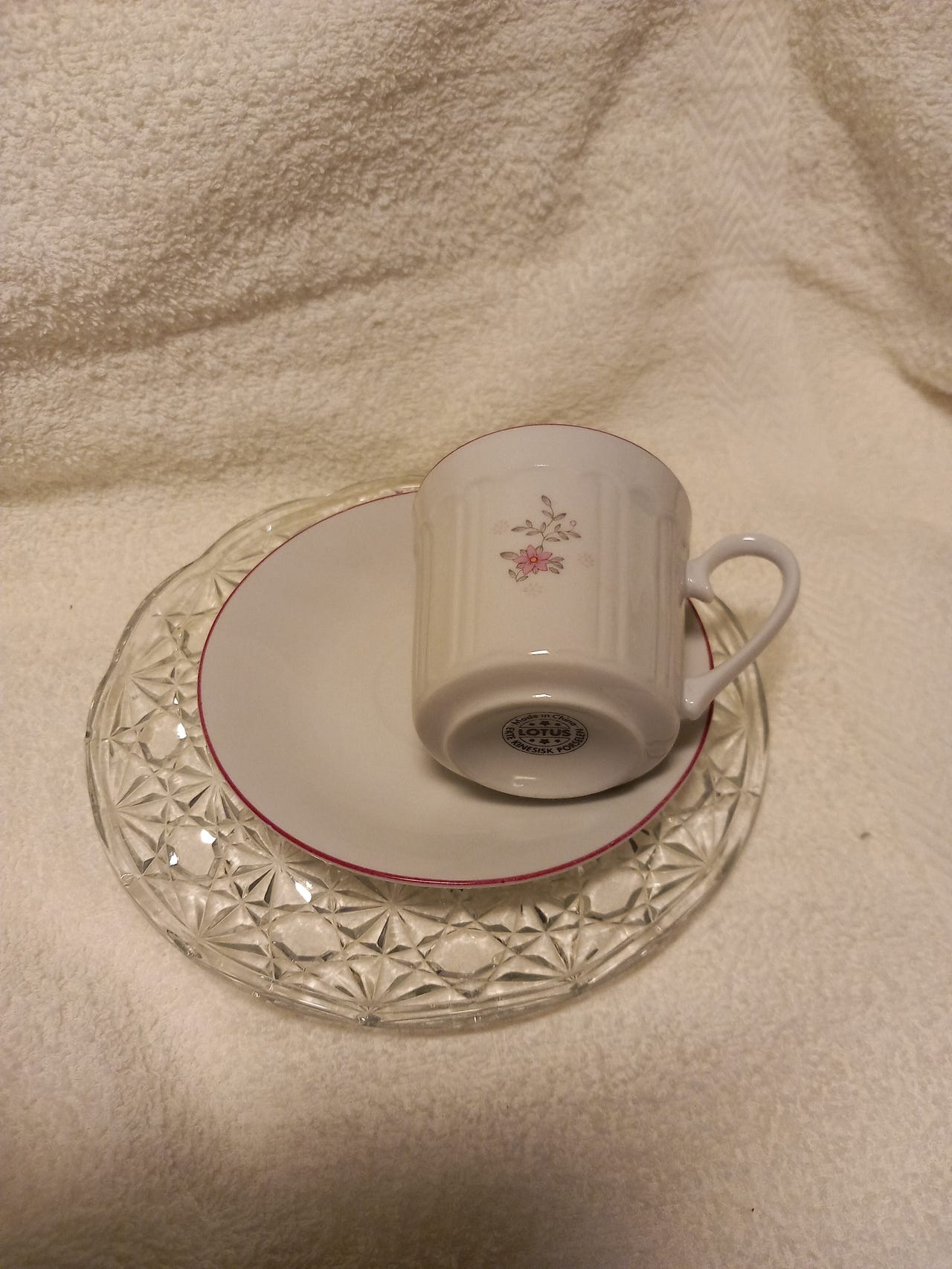 6 stk kaffekopper, med 6 stk tefat og 6 stk glass asjetter | FINN-torget