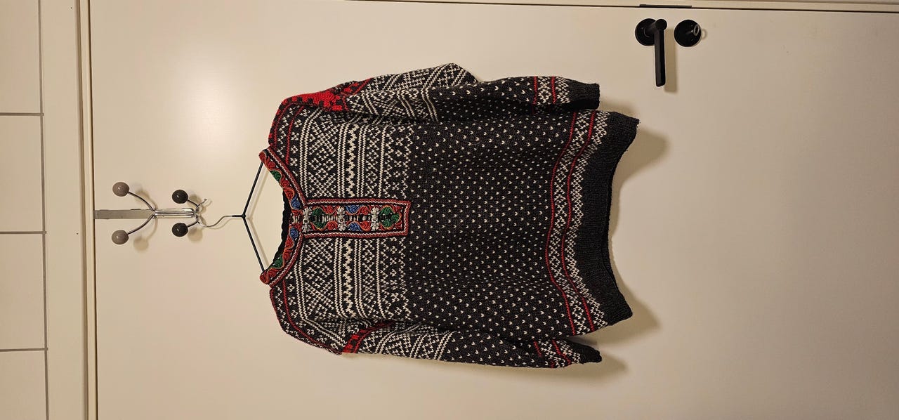 RESERVERT - Heimestrikka Setesdal kofte/genser selges | FINN-torget