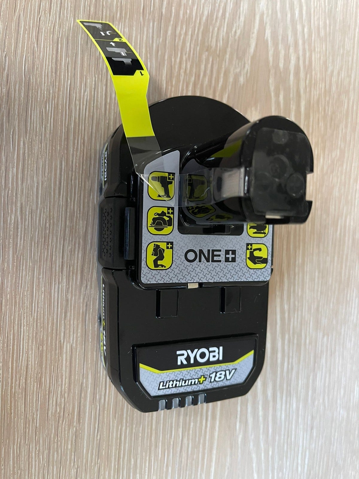 Ryobi 18V lader og 1.stk 2AH batteri | FINN-torget