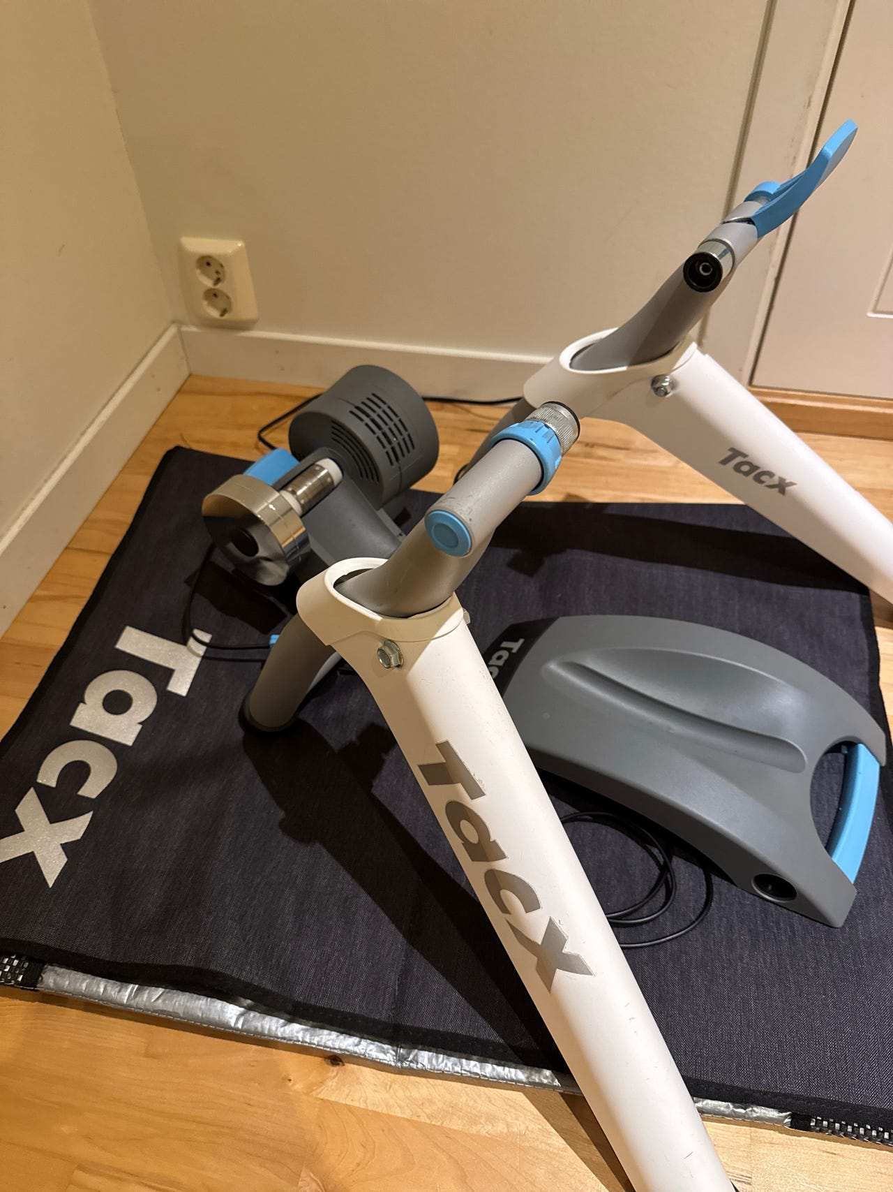Tacx Flow Smart - sykkelrulle med underlag | FINN-torget