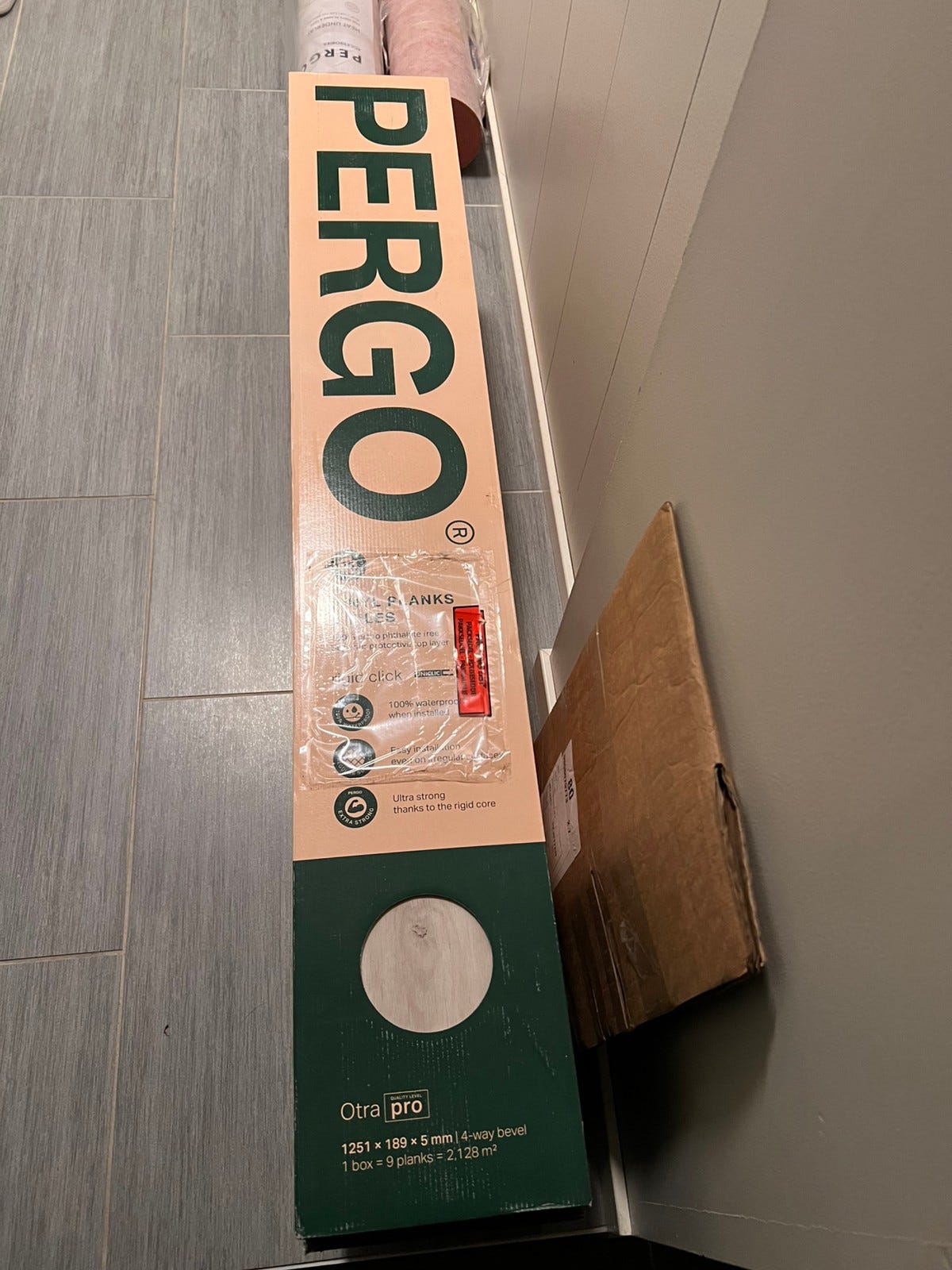 Pergo klikkvenyl 14,84m2 - 7 pakker + underlag og leggeverktøy | FINN ...