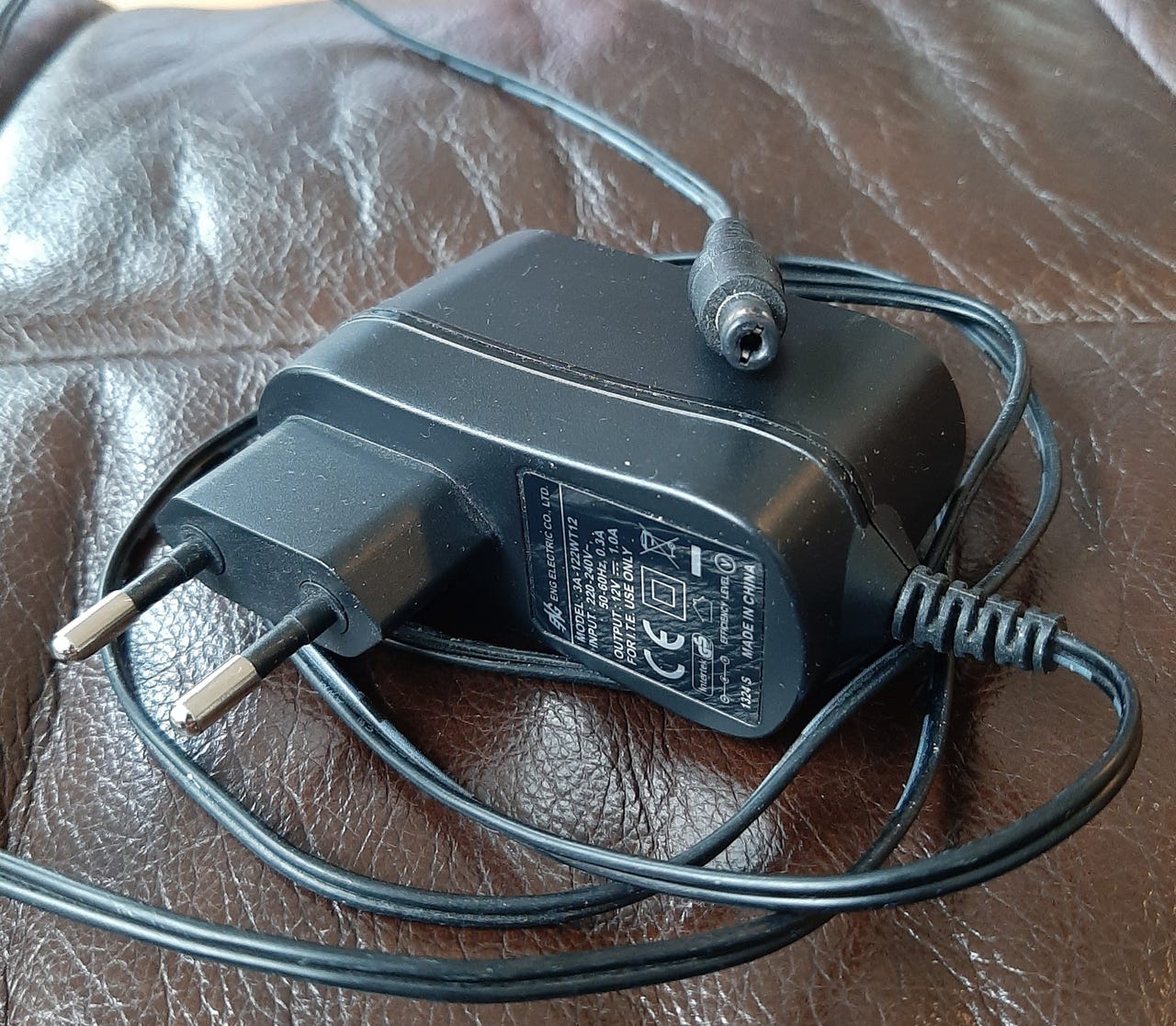 Eng Electric 3A-122WT12 12V 1A AC Adapter (kan sendes) | FINN-torget