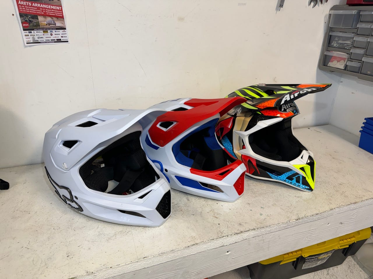 3X MTB / MX hjelmer selges billig (som ny) | FINN torget