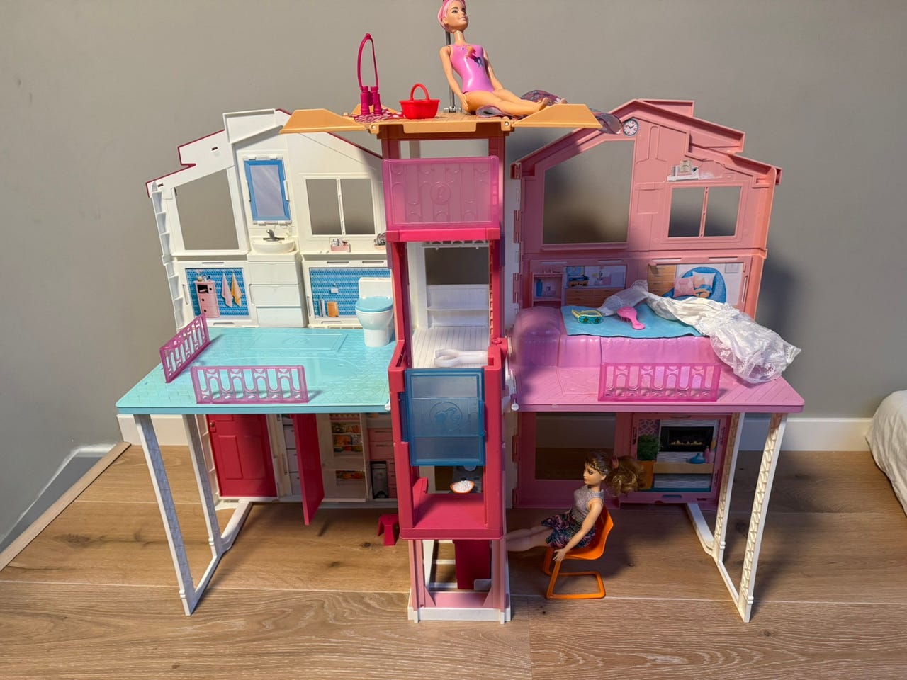 Barbie hus, Barbie fly og Dream Camper! | FINN-torget
