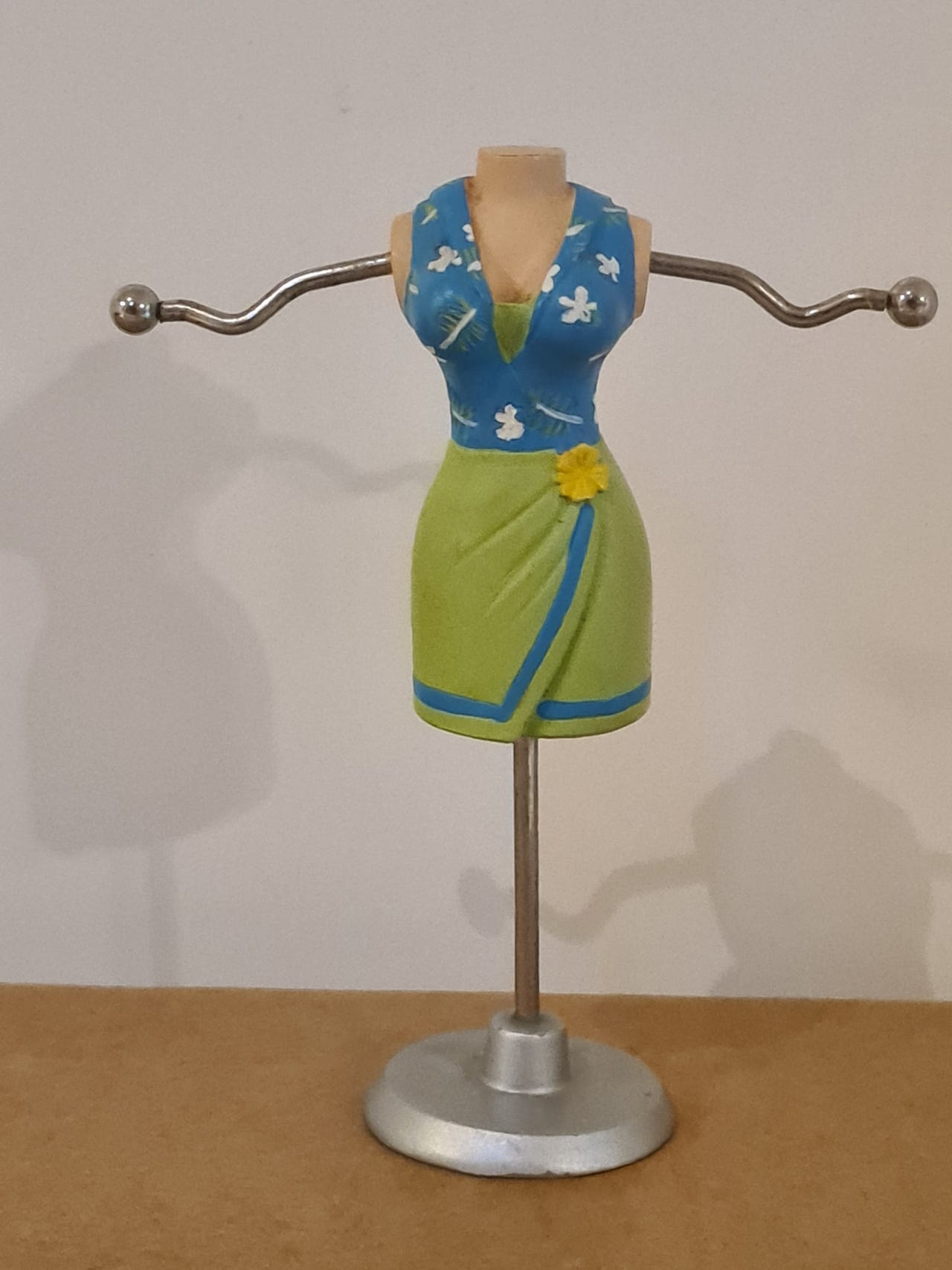 Lite smykketre/ stativ | FINN torget