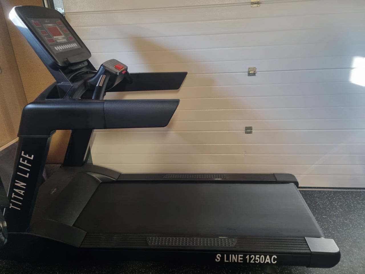 Titan Life S line 1250 AC Tredemølle | FINN-torget