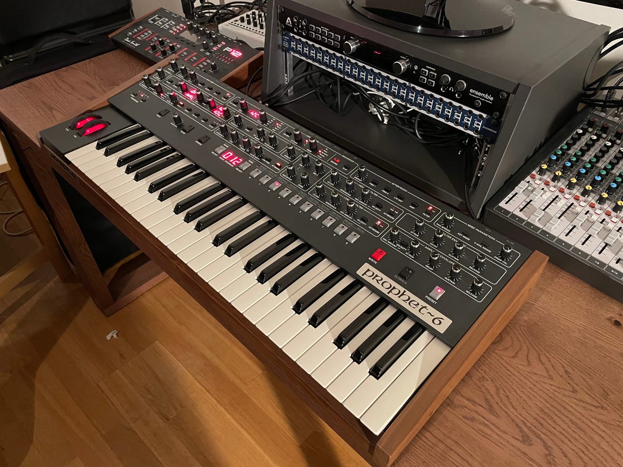 Prophet 6 Sequential Synth God Stand | FINN-torget