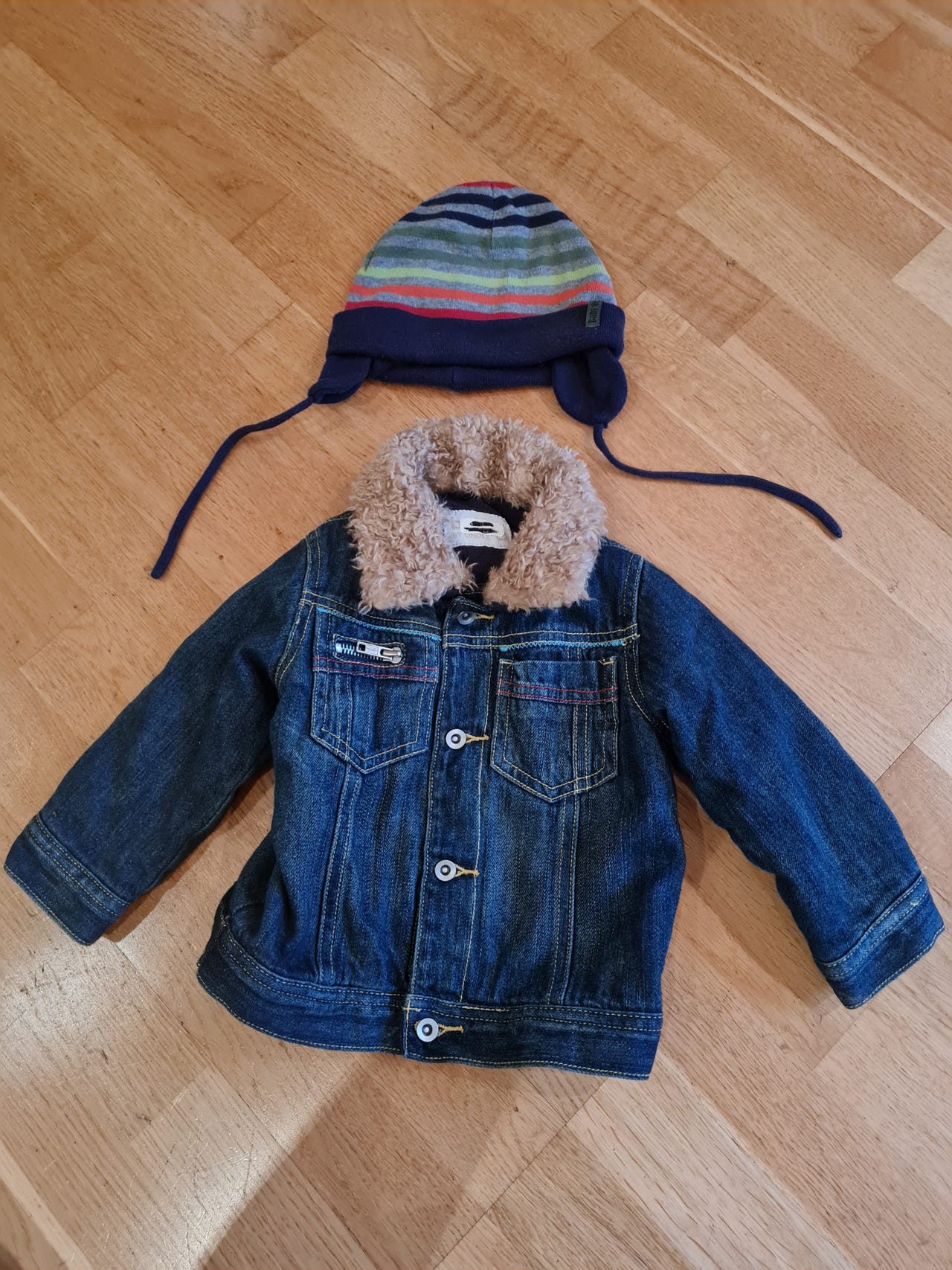 Kul foret olajakke med krage + lue | FINN-torget