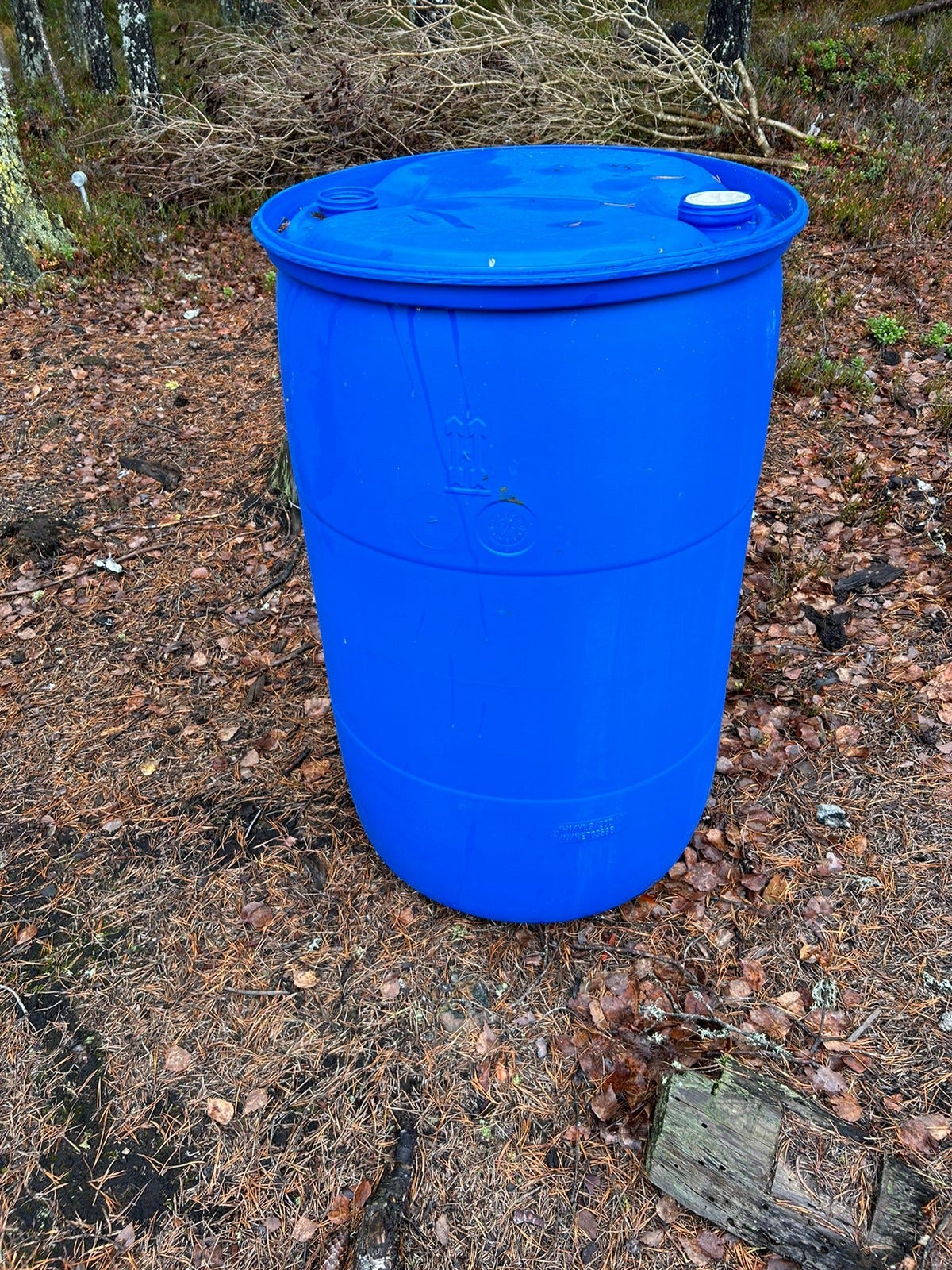 200 liters plastfat tomt | FINN-torget